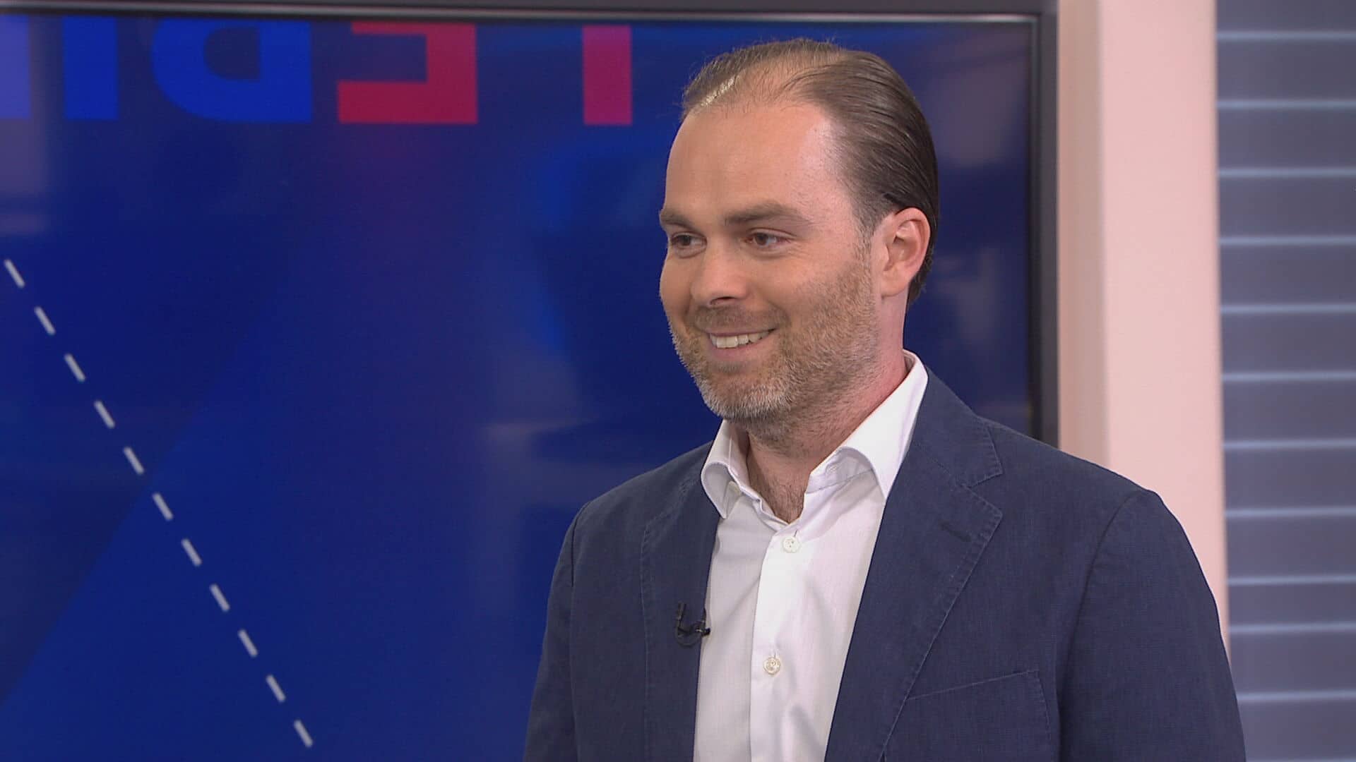 Le fils de Jean Charest aimerait un jour être député | TVA Nouvelles