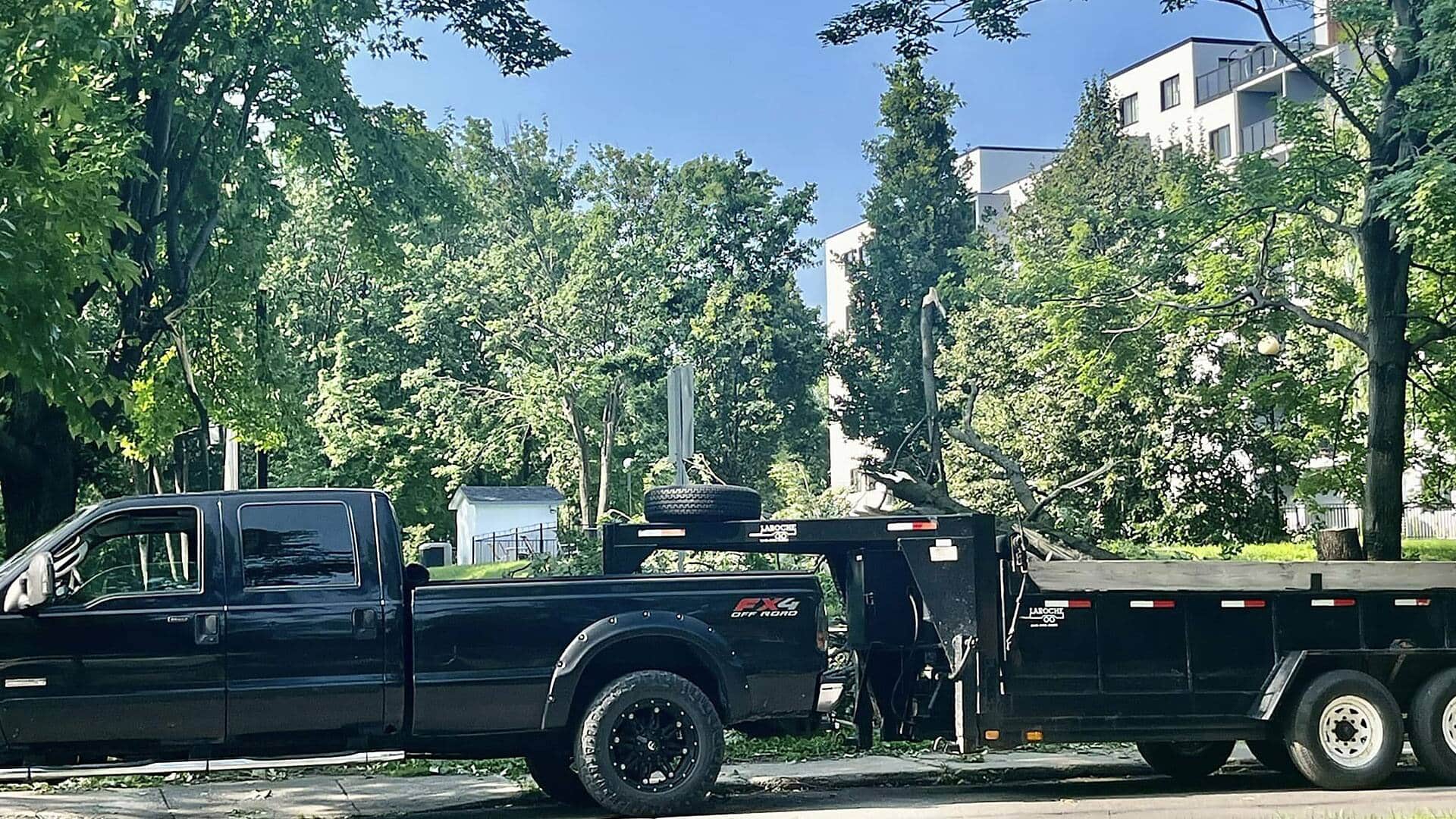 Toitures arrachées, arbres brisés: une tornade a-t-elle touché Sorel ...