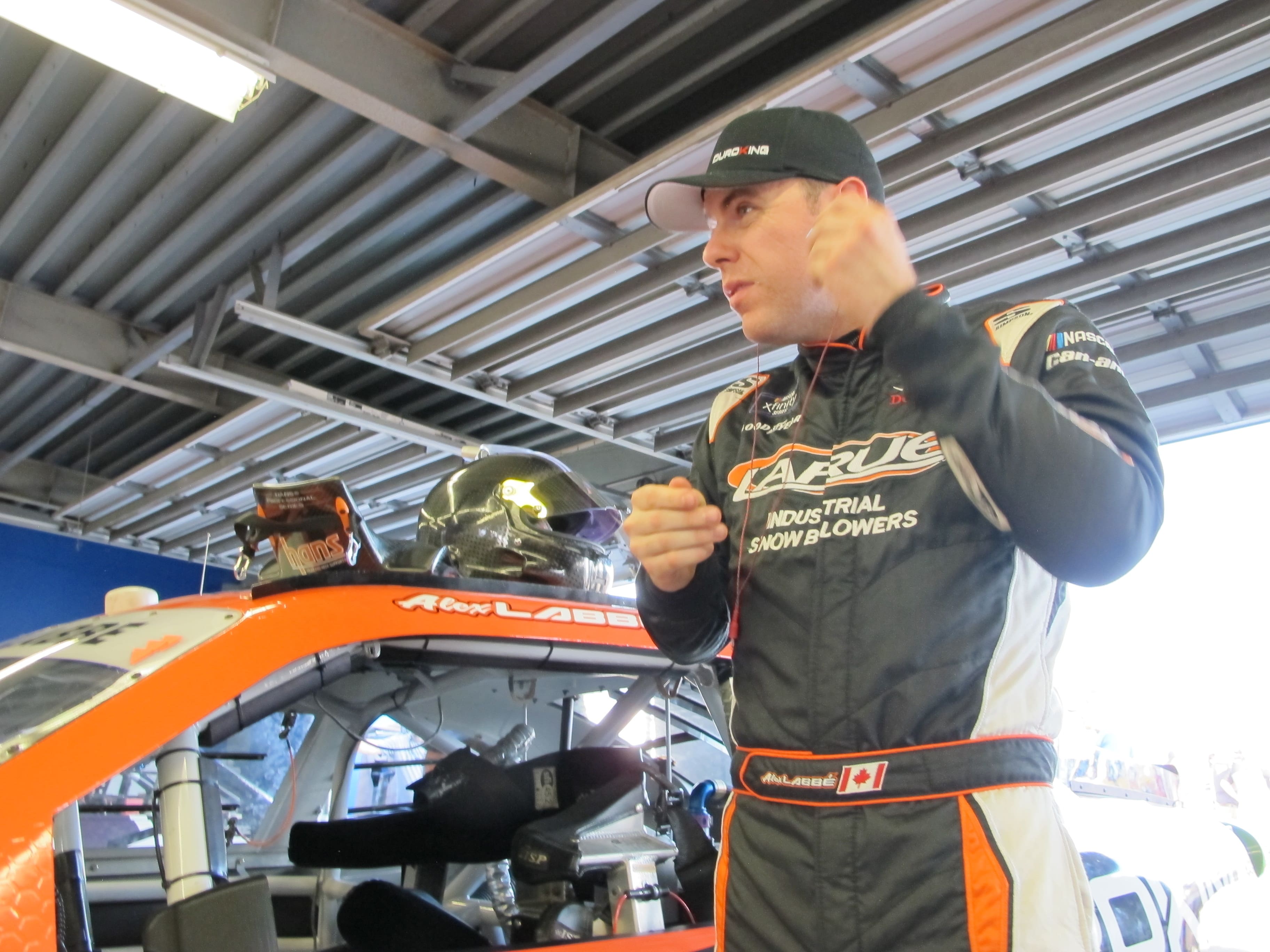 Alex Labbé recruté par une nouvelle écurie en NASCAR XFinity - TVA Sports