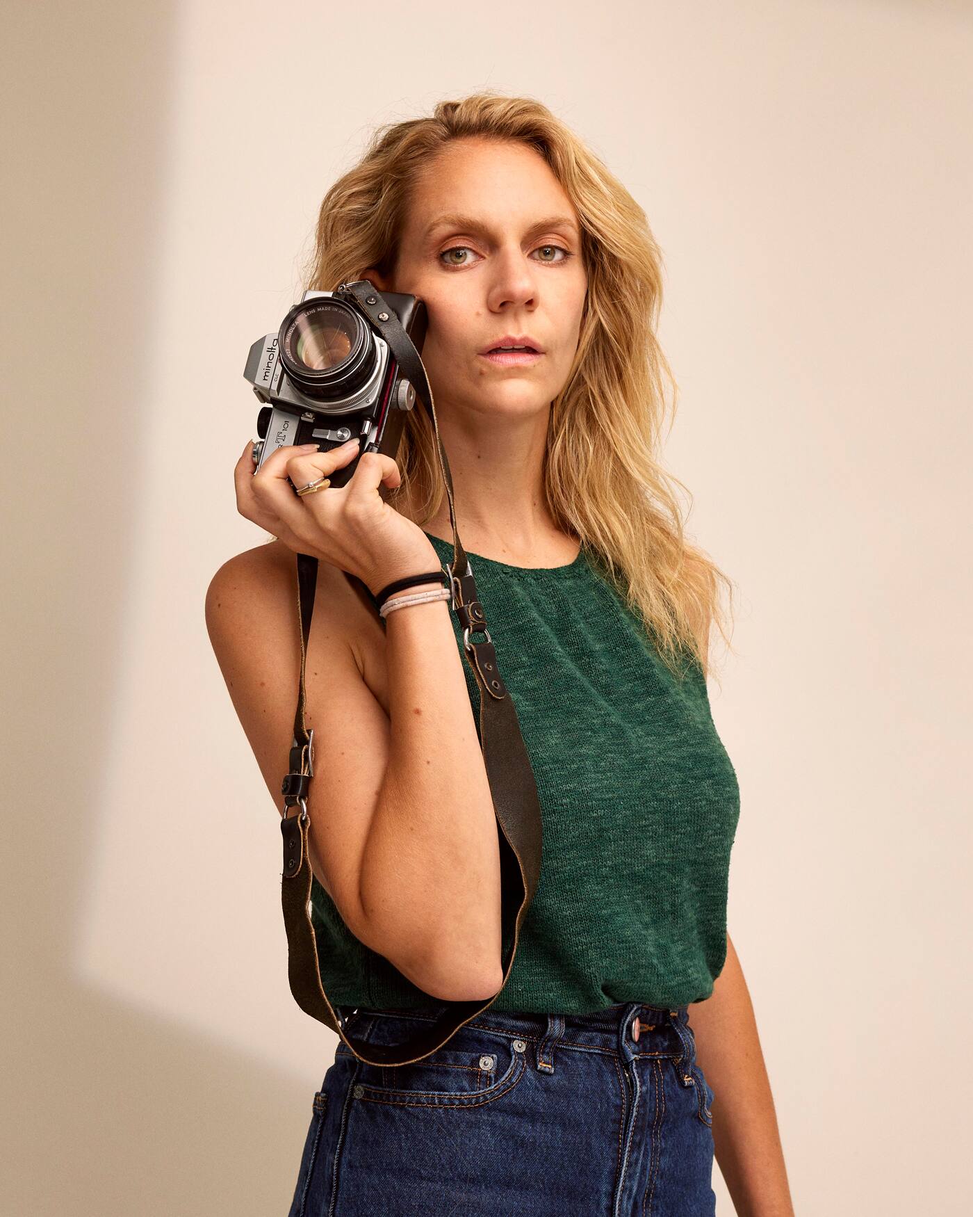 [PHOTOS] Léane Labrèche-Dor magnifique à la une du «Cahier Weekend» | JDM