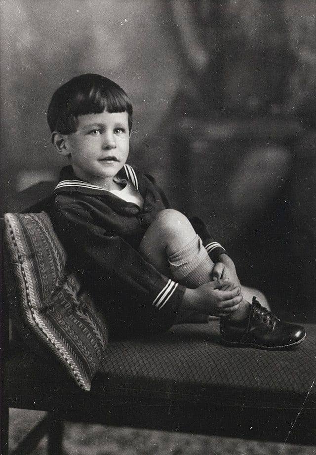 [EN IMAGES] La vie de René Lévesque en 8 temps forts | JDQ