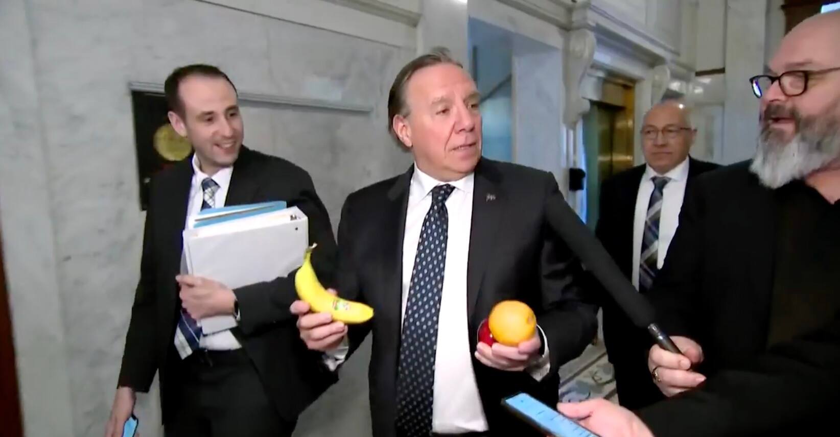 Critiques sur le projet Northvolt: Legault se présente avec des fruits ...
