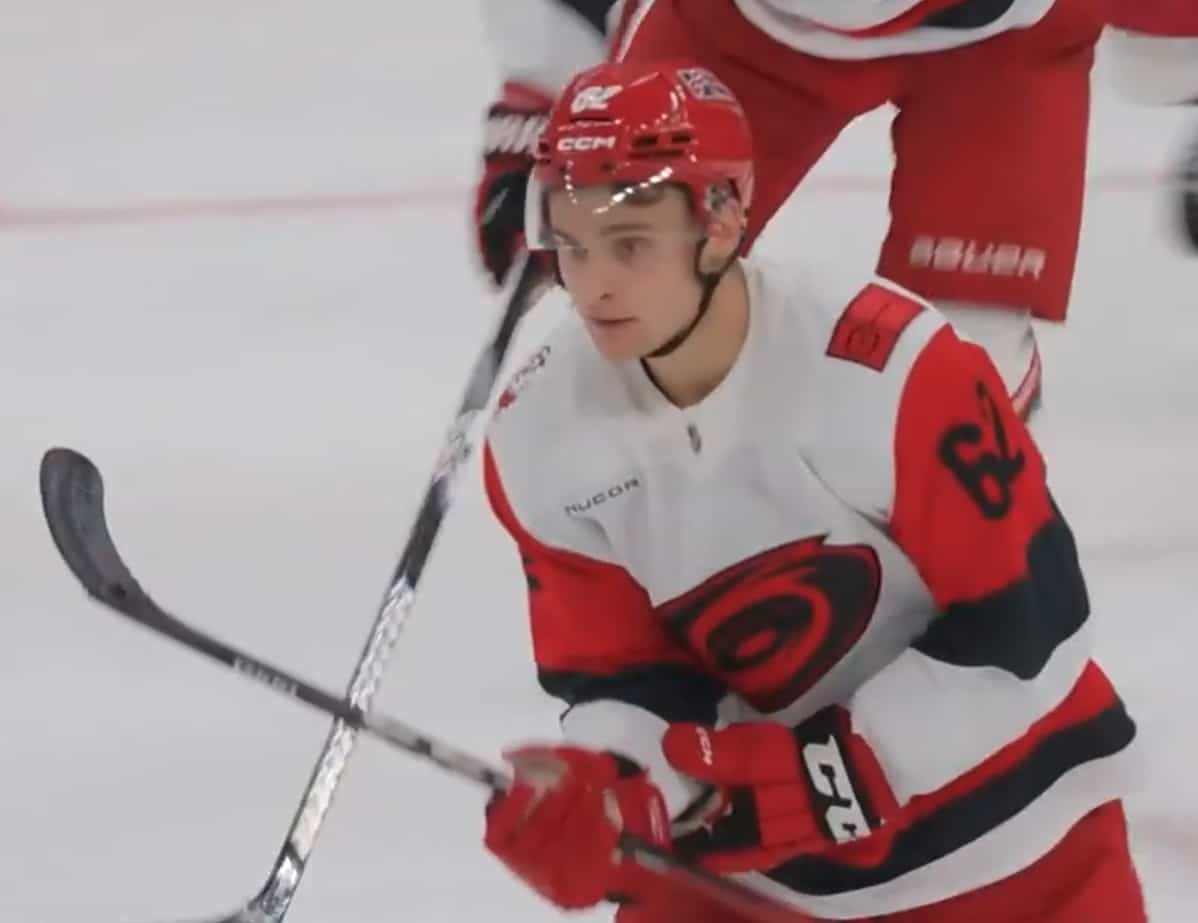 Hurricanes: un premier match dans la LNH pour Charles-Alexis Legault ...