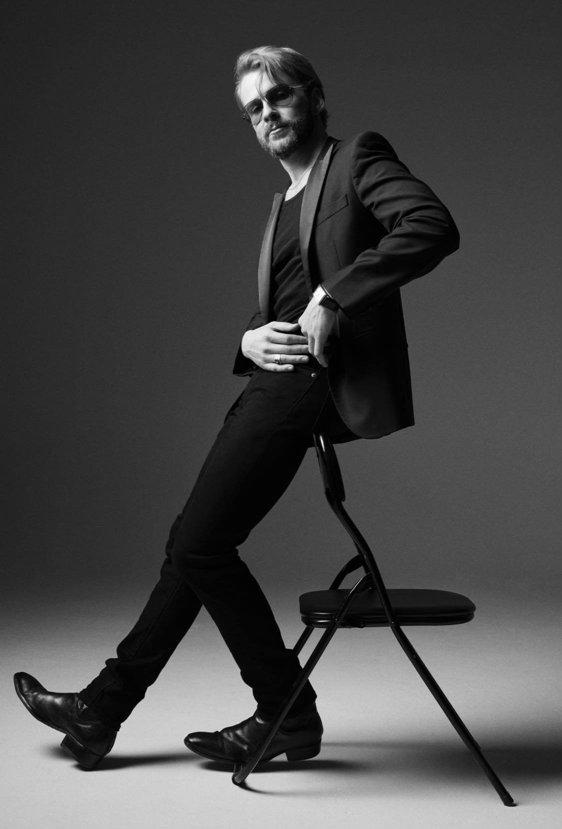 Yoan présente son nouvel album: les femmes et la séduction dans le sang ...