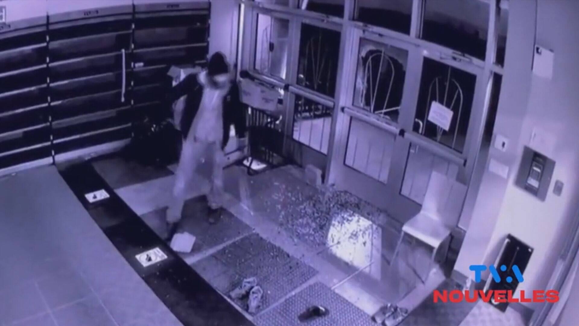 Attaque dans une mosquée : le suspect formellement accusé | TVA Nouvelles