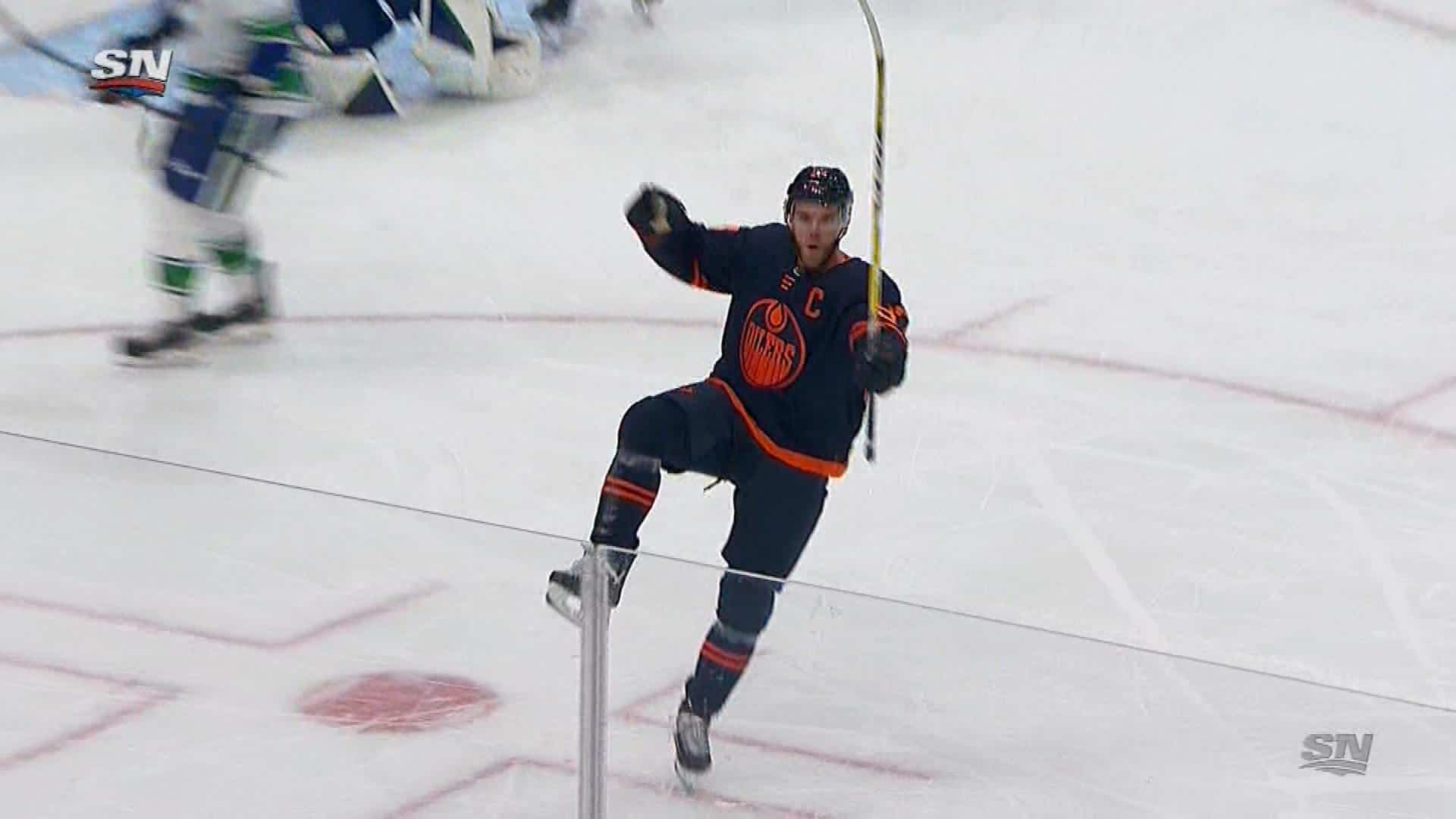 Déjà un tour du chapeau pour McDavid! - TVA Sports