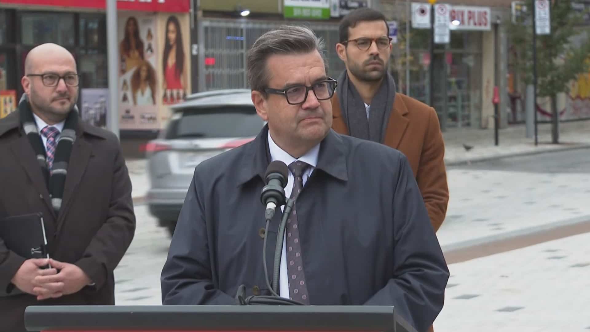 Coderre promet 50 M$ pour le développement commercial | TVA Nouvelles