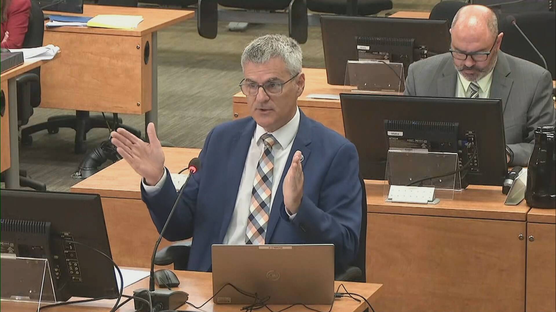 Fiasco SAAQclic: l’ex-ministre Éric Caire veut s’en dissocier, mais il ...