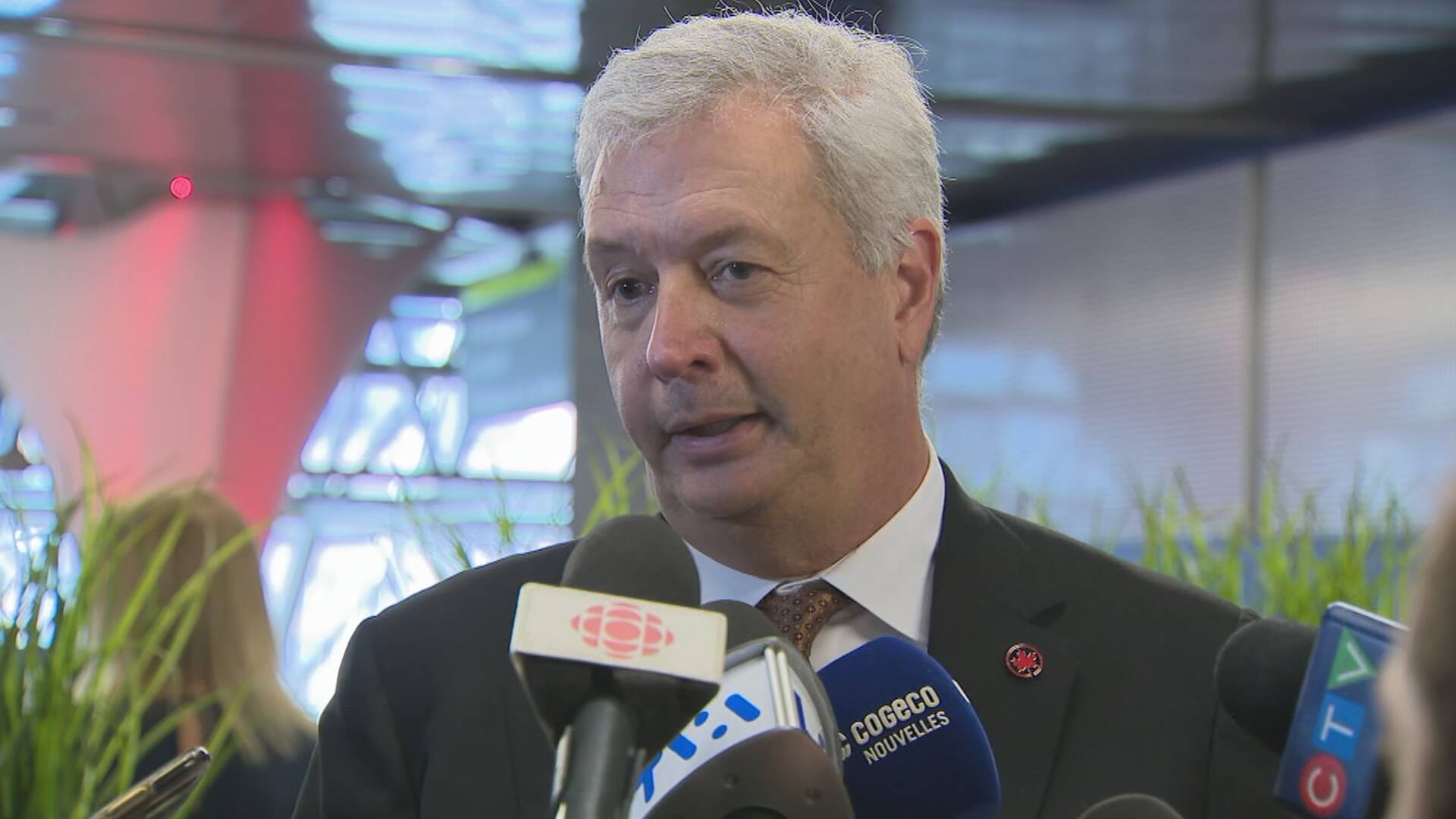 Le français n'est pas la priorité de Michael Rousseau | TVA Nouvelles