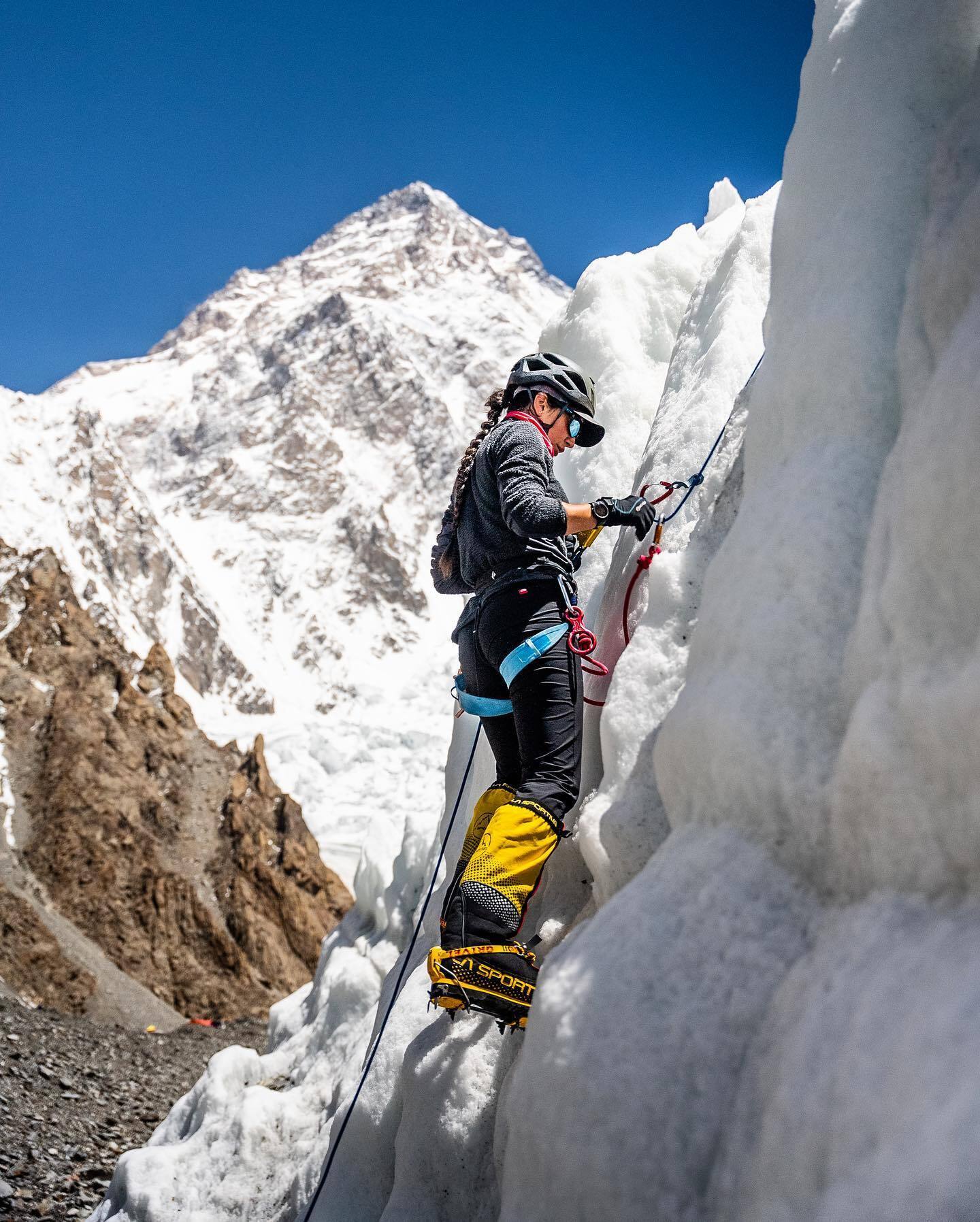 Le livre de l'alpiniste Marie-Pier Desharnais, seule Québécoise au ...