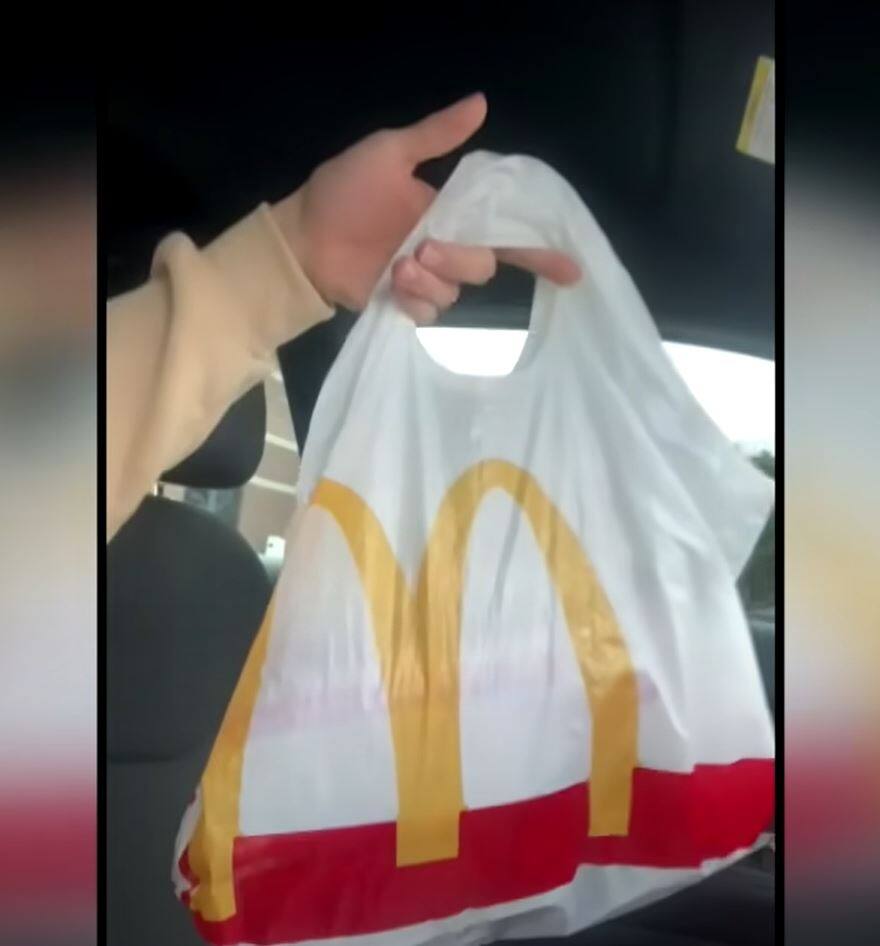 Il trouve 5000$ dans le sac de sa commande chez McDo | TVA Nouvelles