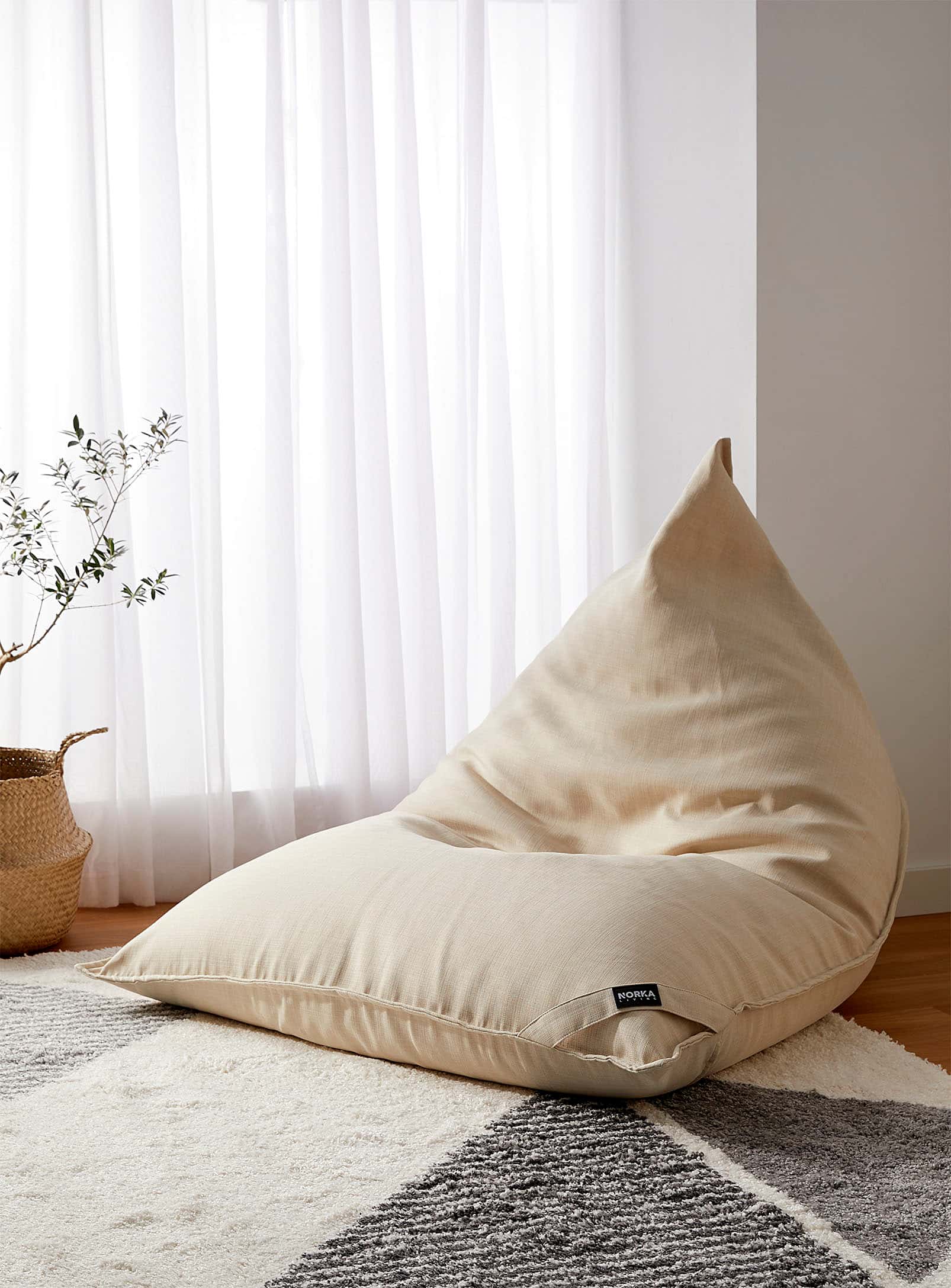 Ce fauteuil ultra-confortable est présentement en solde à 40% de rabais ...