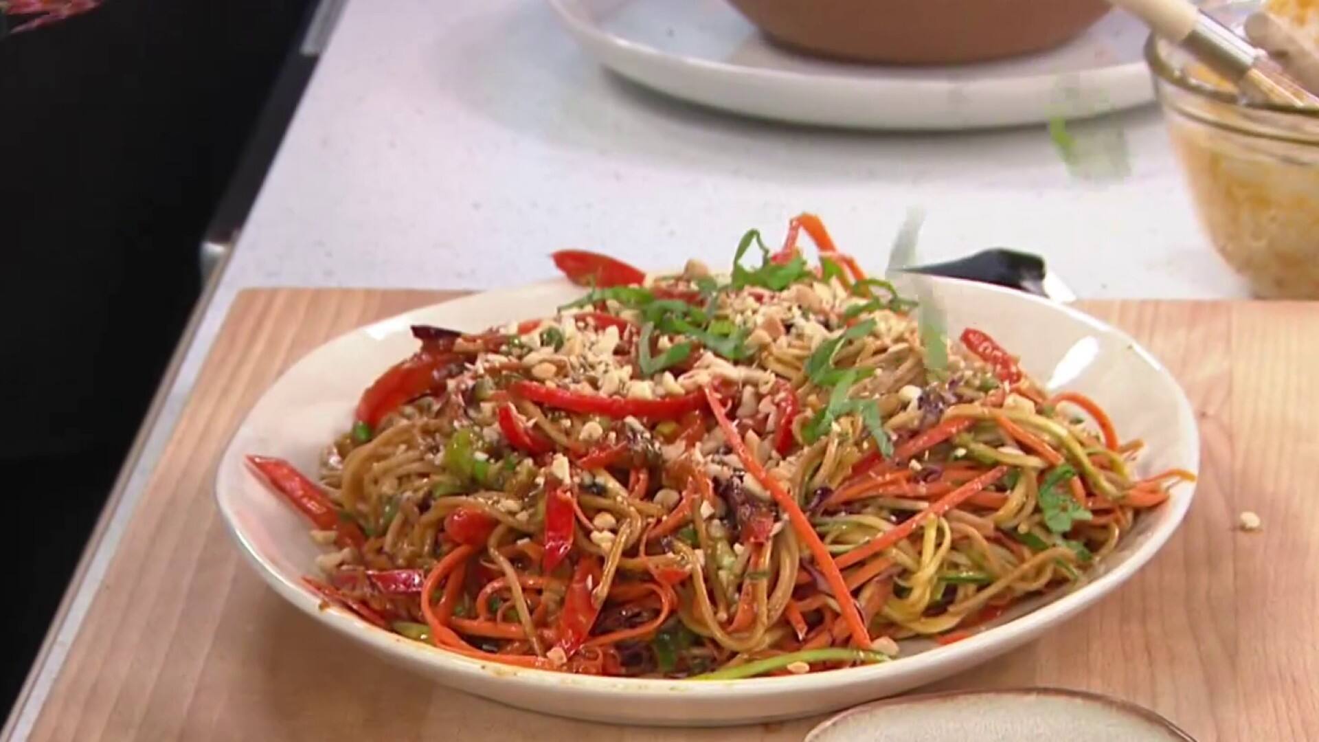 Nouilles teriyaki aux légumes et arachides de Katrine Paradis | Salut ...