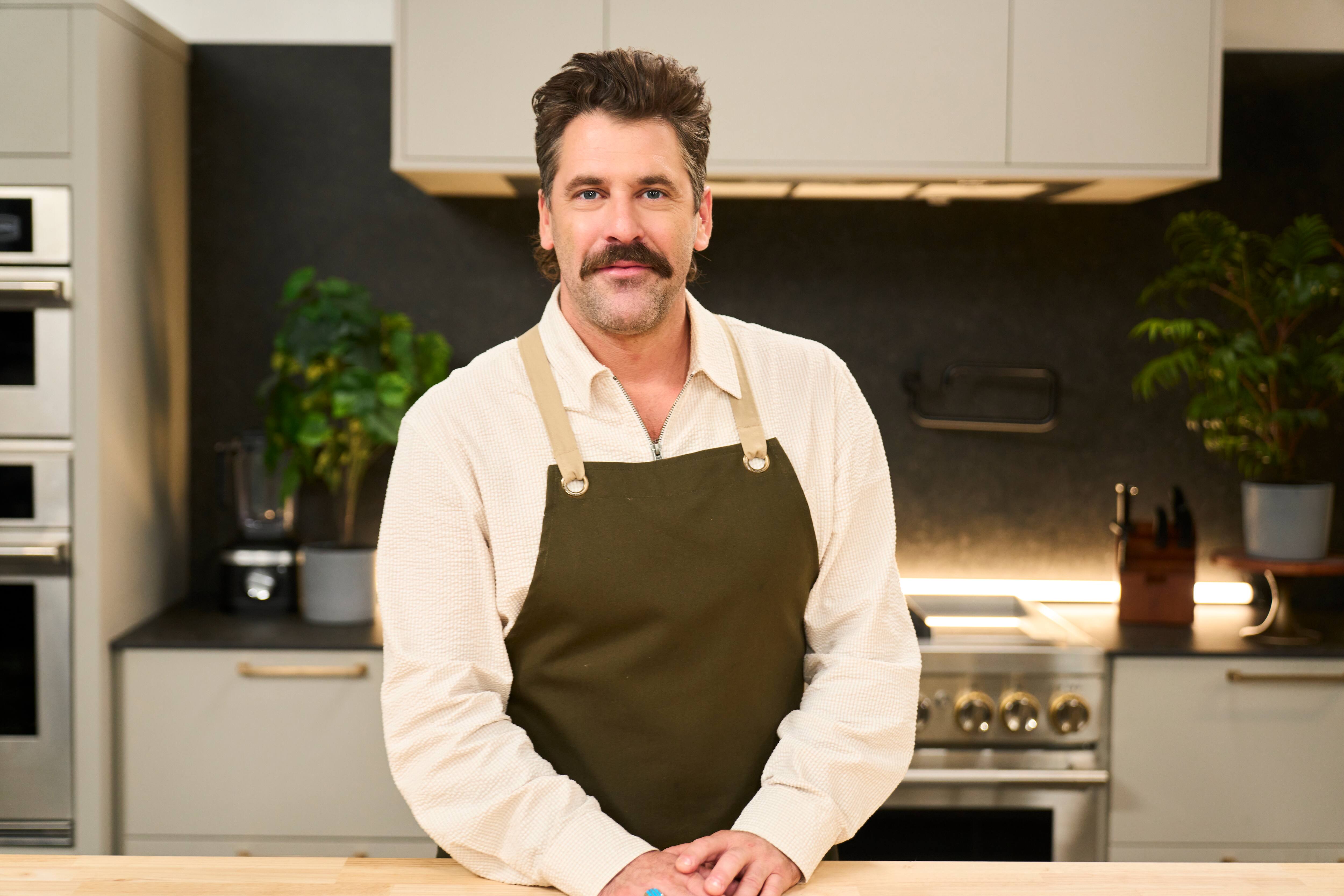 «Nuls en chef», l’émission où Arnaud Soly transforme les catastrophes ...