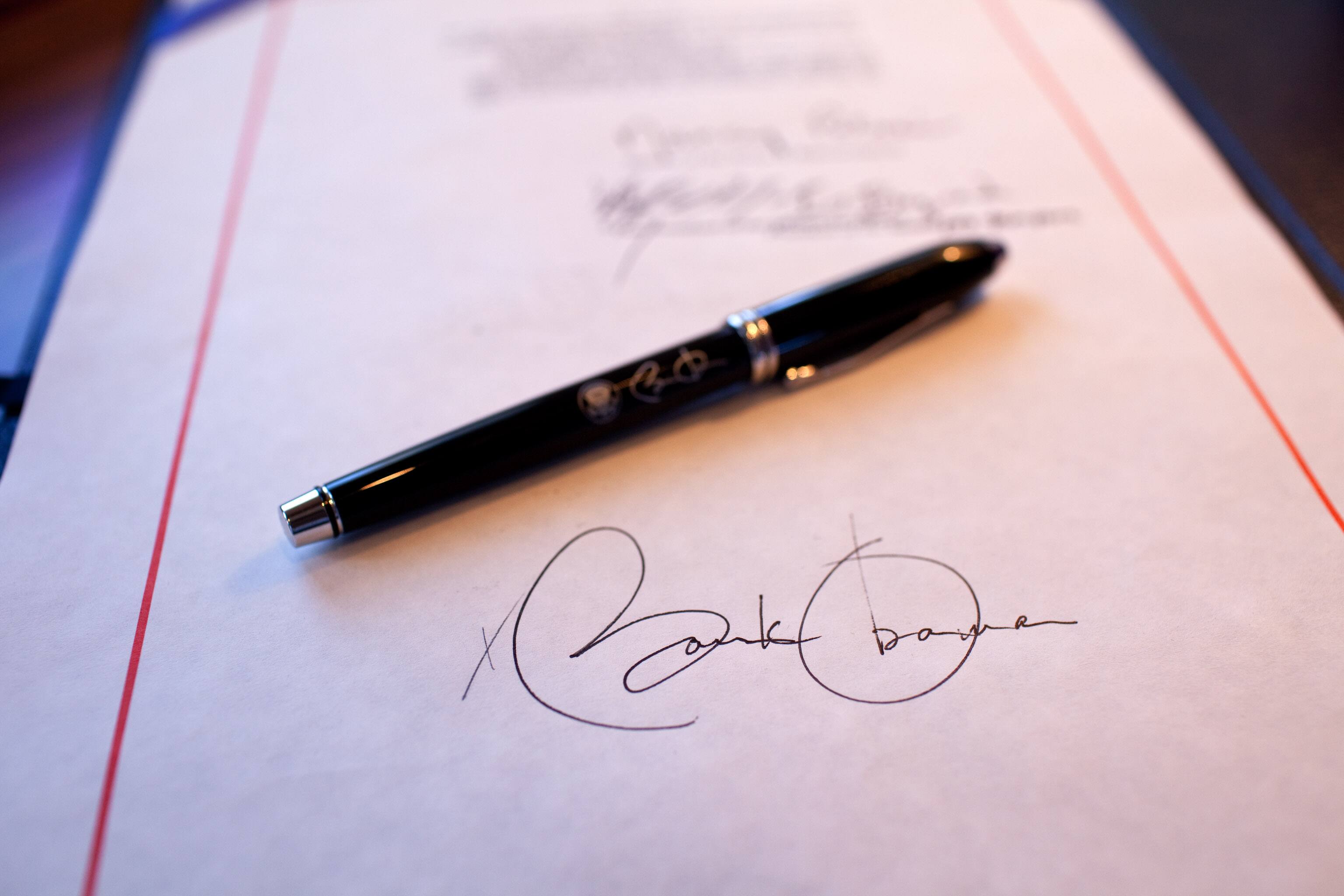 Voici ce que révèle la signature de Donald Trump sur lui, selon une ...