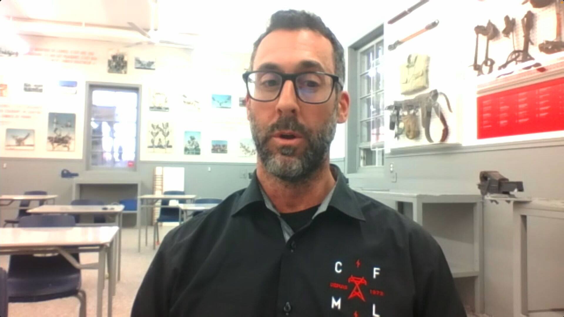 Les trois étapes du travail de monteur de ligne en plein verglas | TVA ...