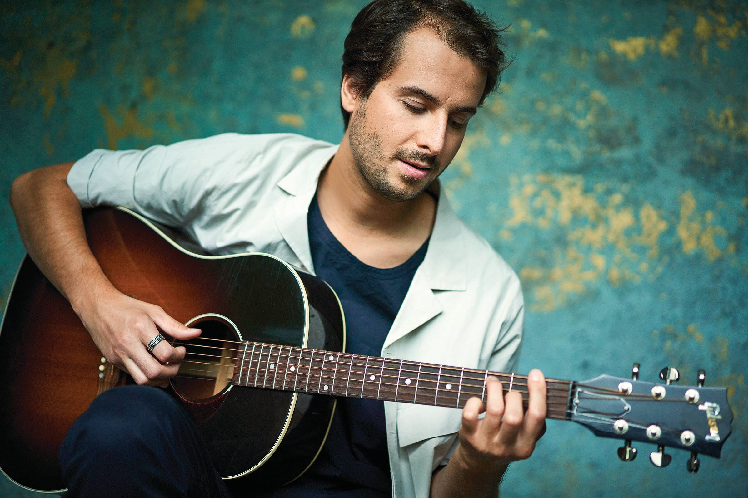 Bobby Bazini revient sur ses 10 ans de carrière | 7 Jours