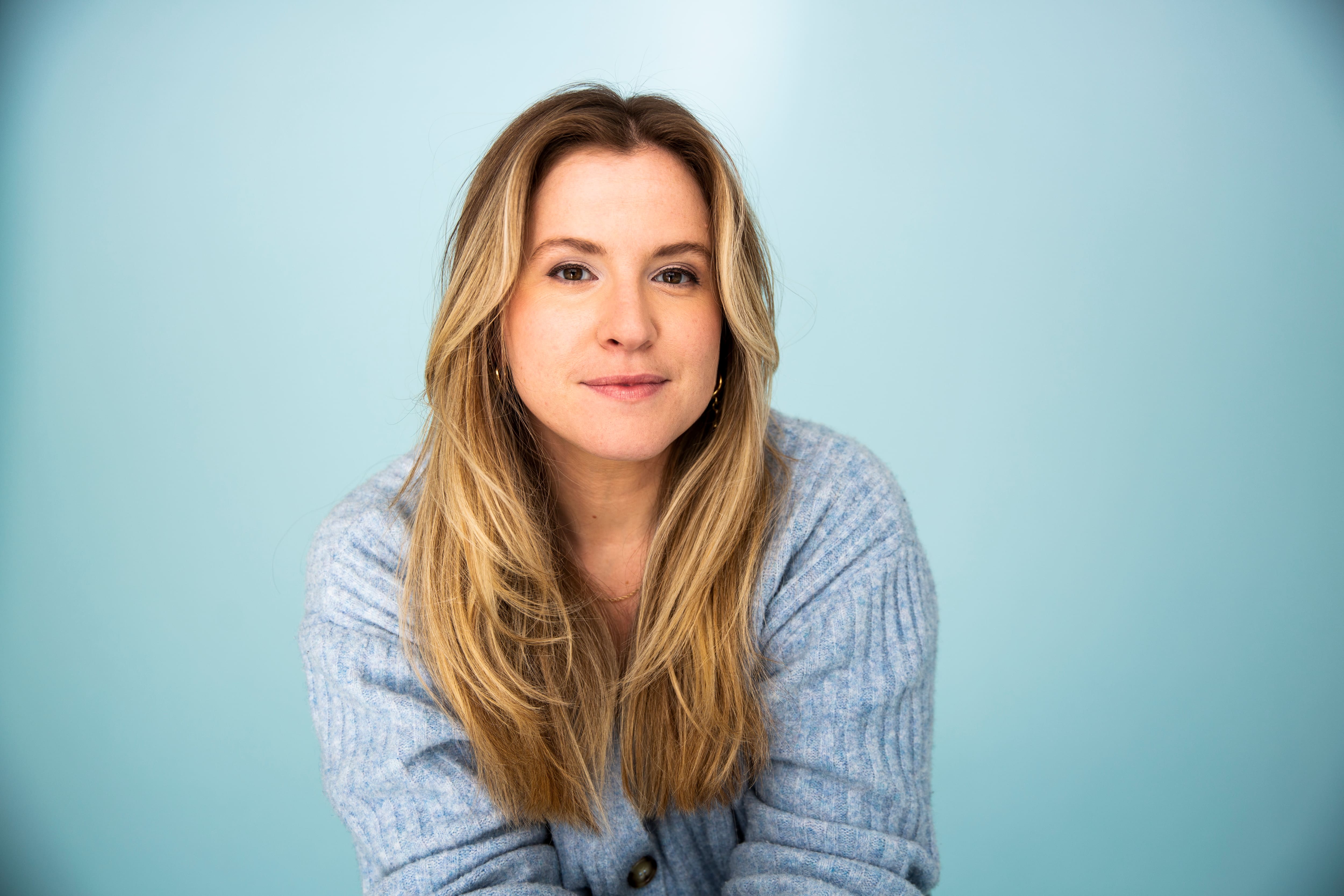 Pascale Renaud-Hébert confirme ses fiançailles à la radio | 7 Jours