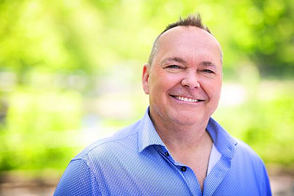 Jean-Michel Anctil fait de rares confidences sur son couple | 7 Jours