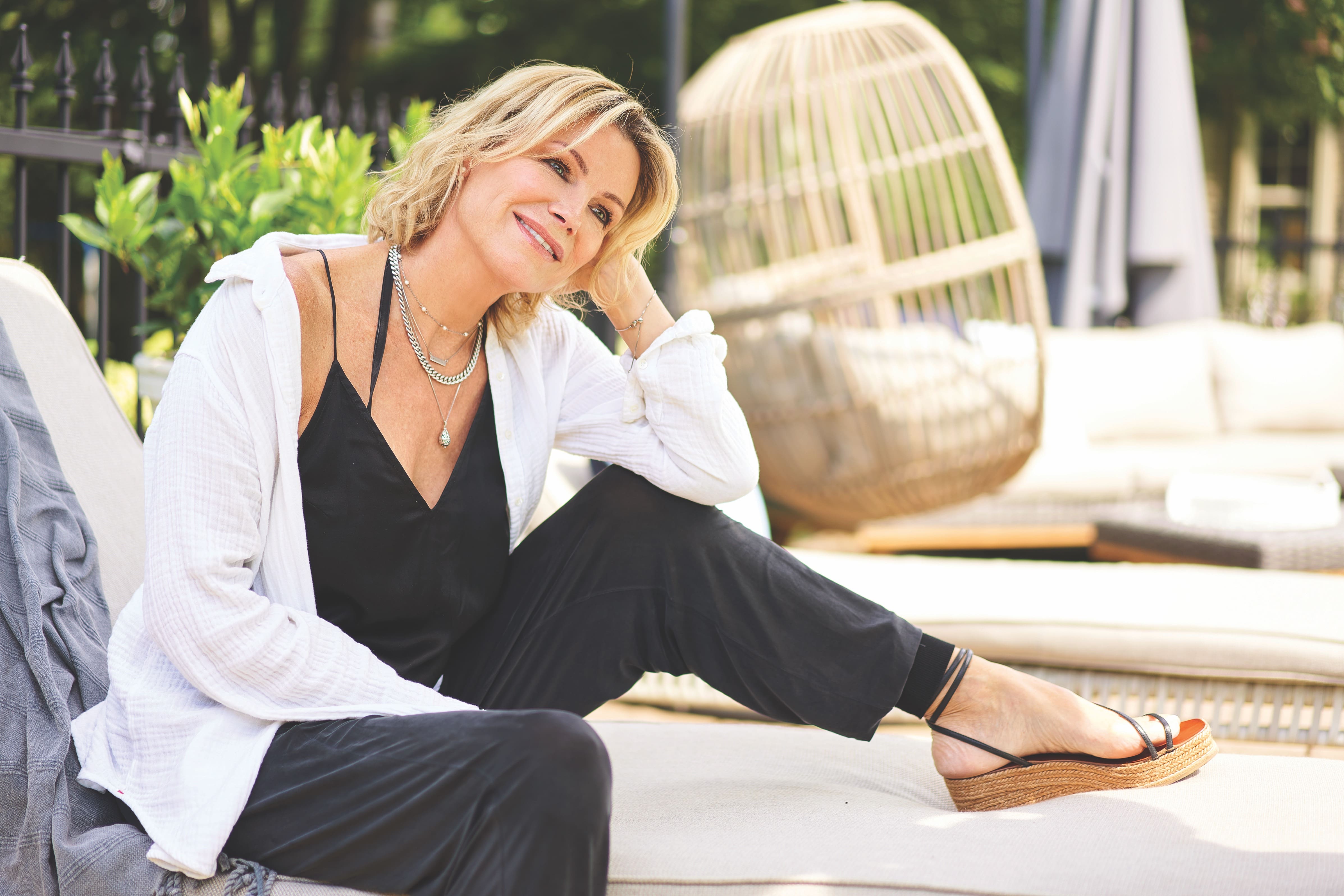 À 50 ans, Caroline Néron est plus heureuse que jamais | 7 Jours
