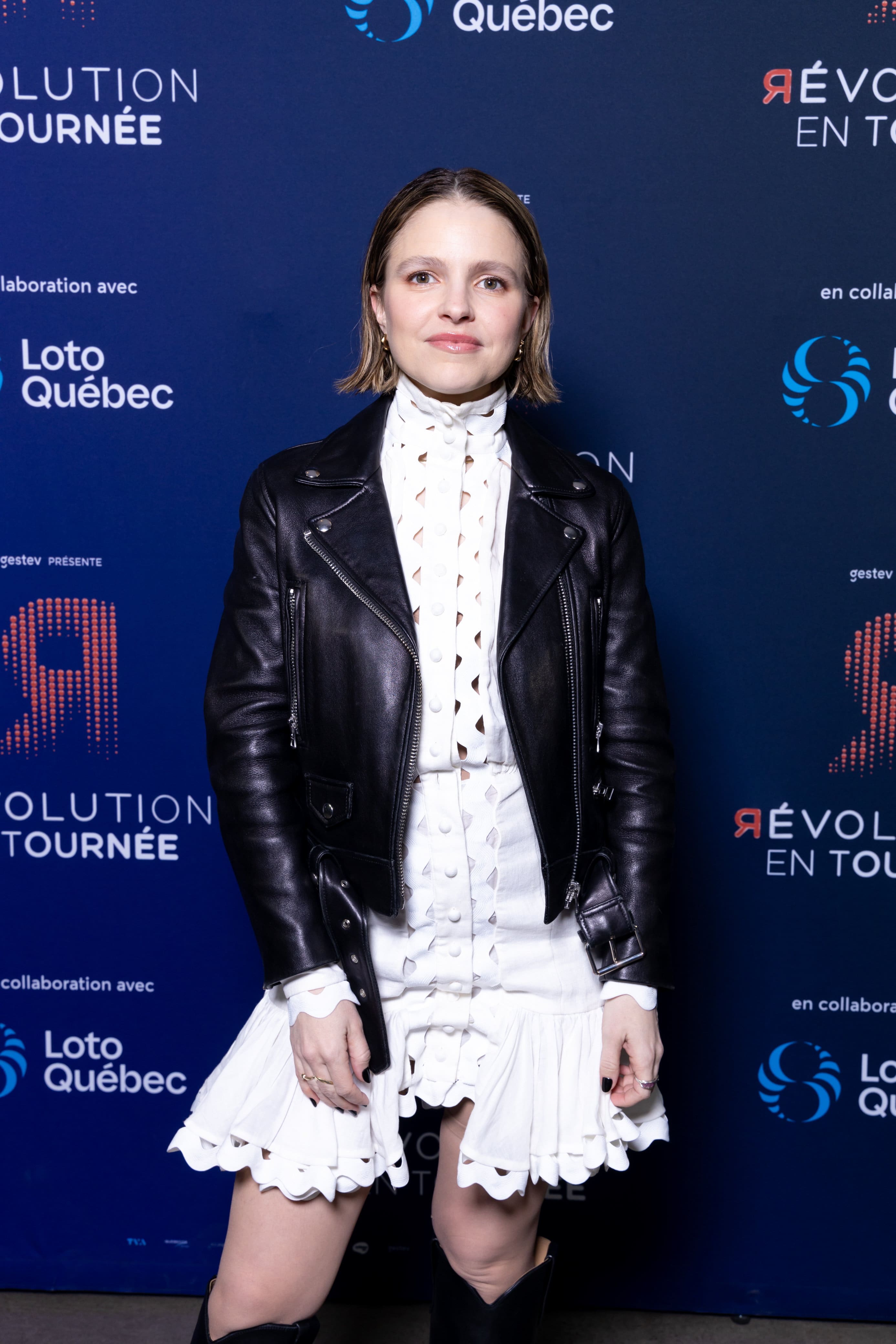 Sarah-Jeanne Labrosse fait une apparition remarquée sur le tapis rouge ...