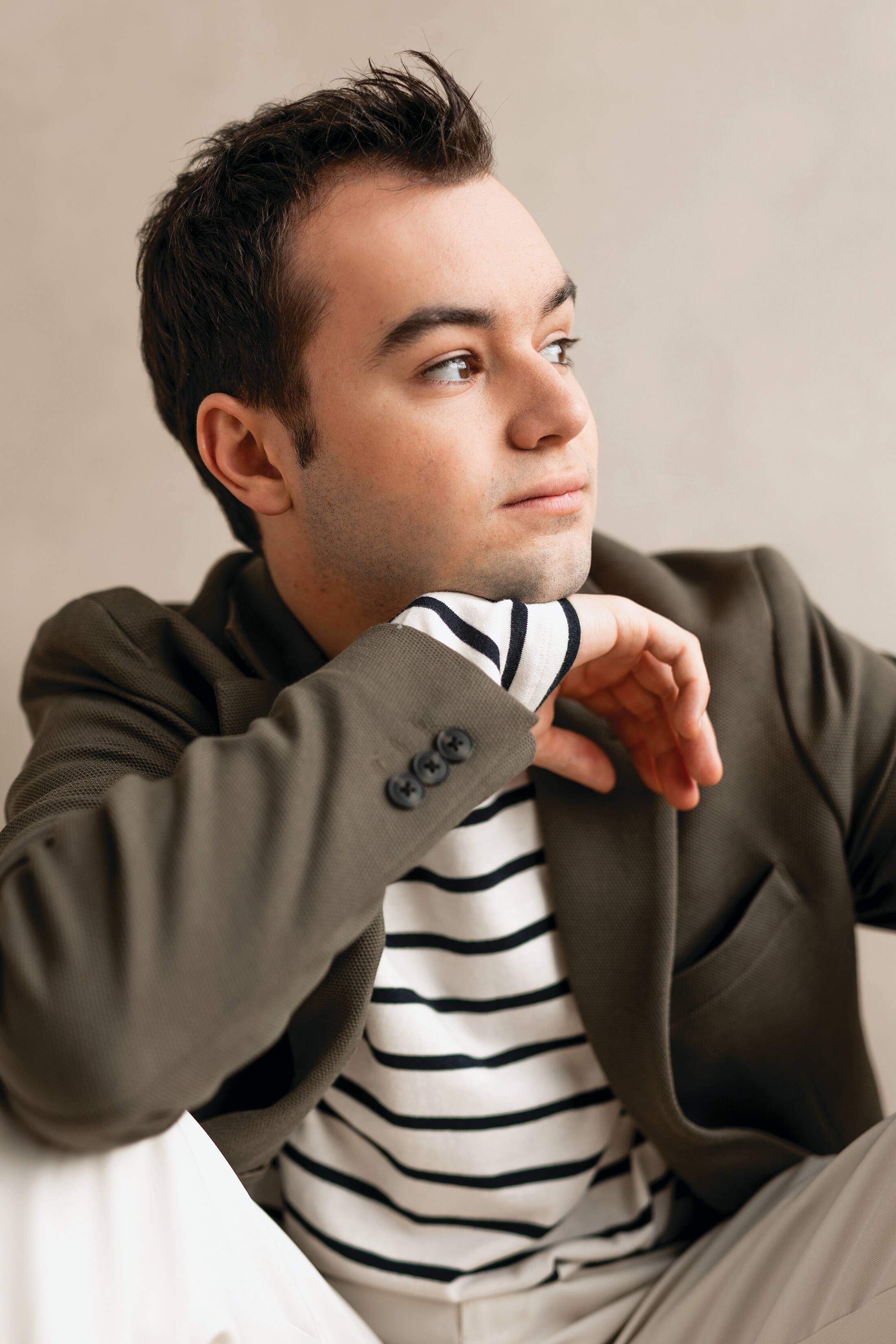 Benjamin Gratton parle du spectacle de ses parents auquel il participe ...