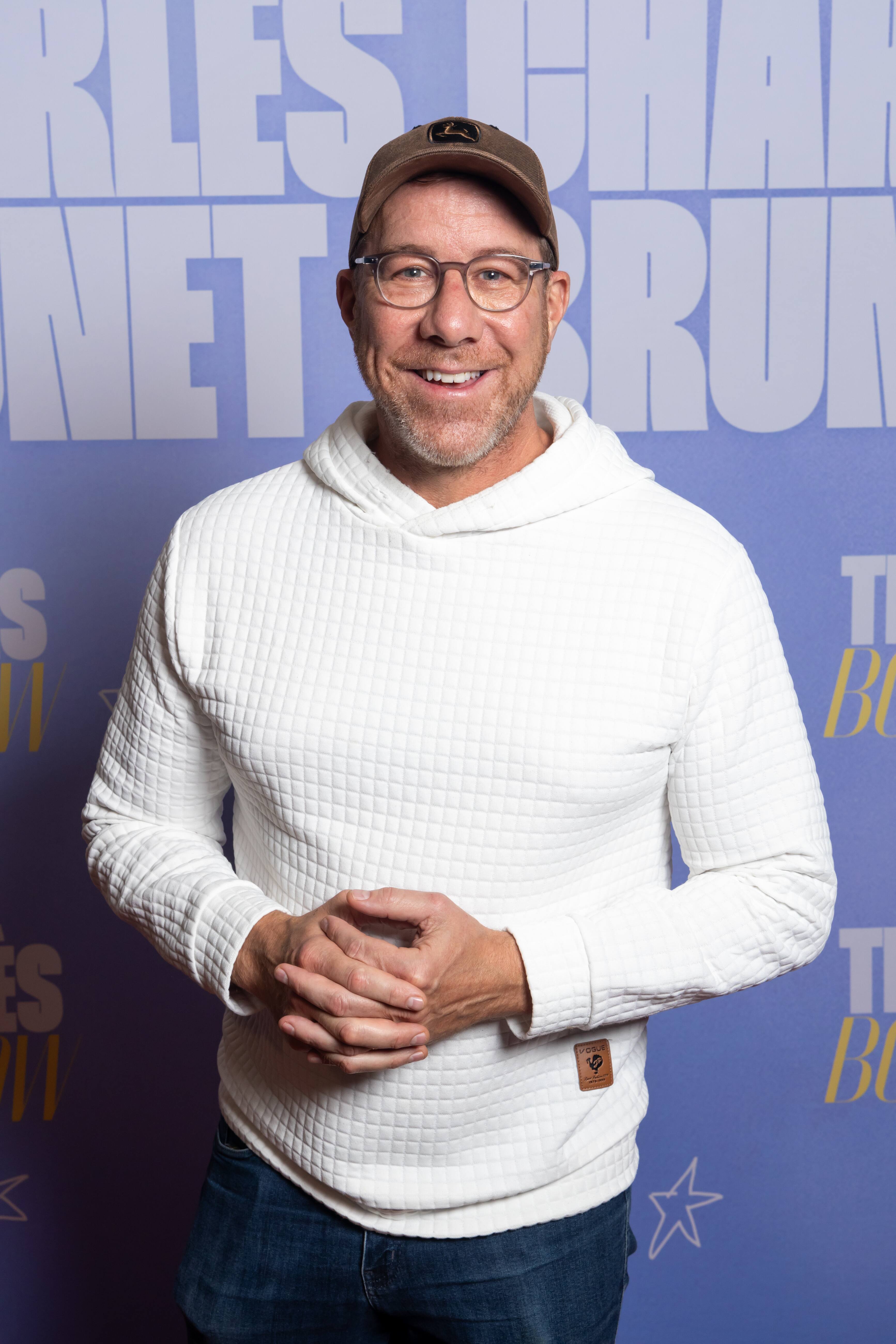 Voyez toutes les vedettes à la première du spectacle «Très très bon ...