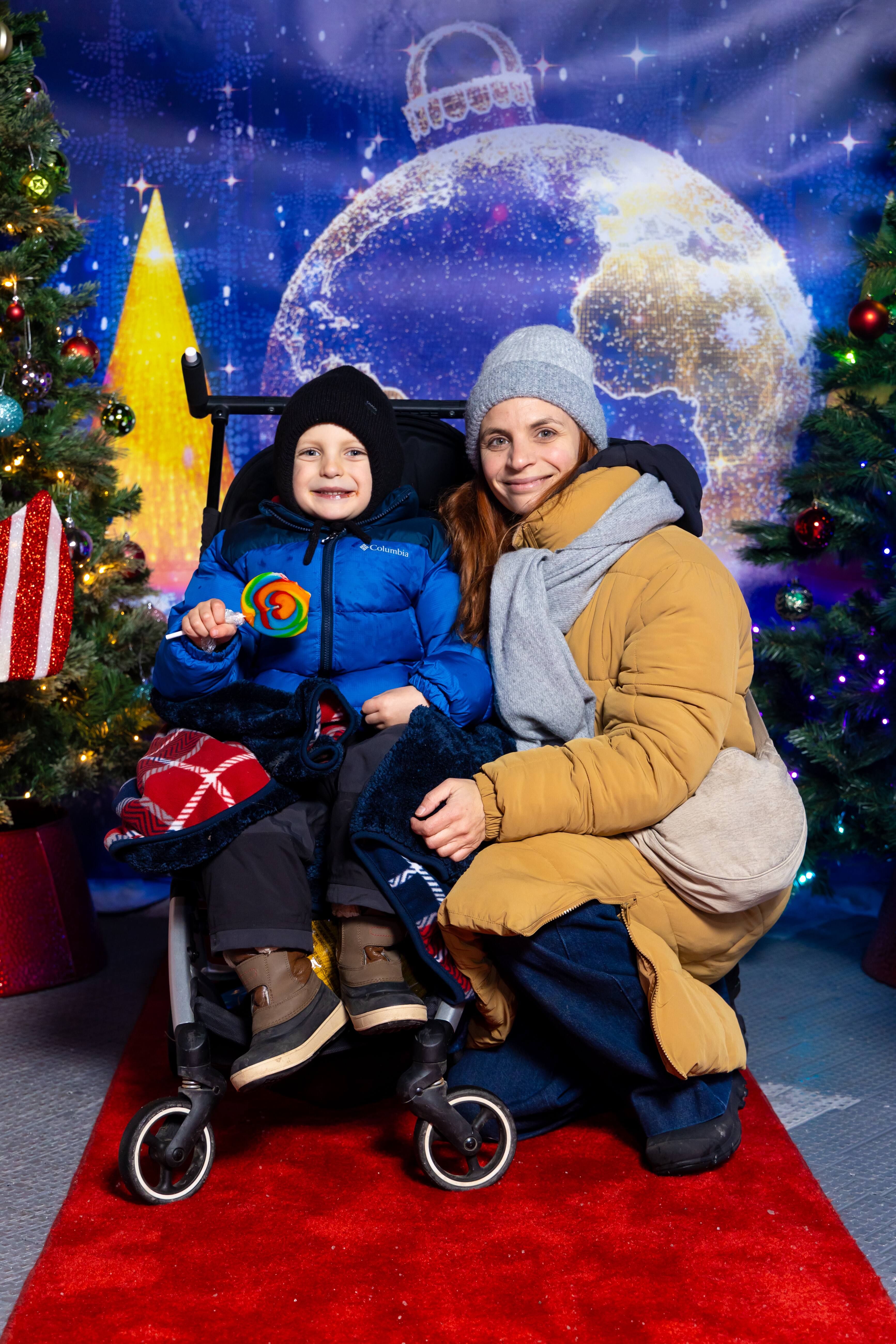 Voyez les photos de vos vedettes avec leurs enfants sur le tapis rouge ...
