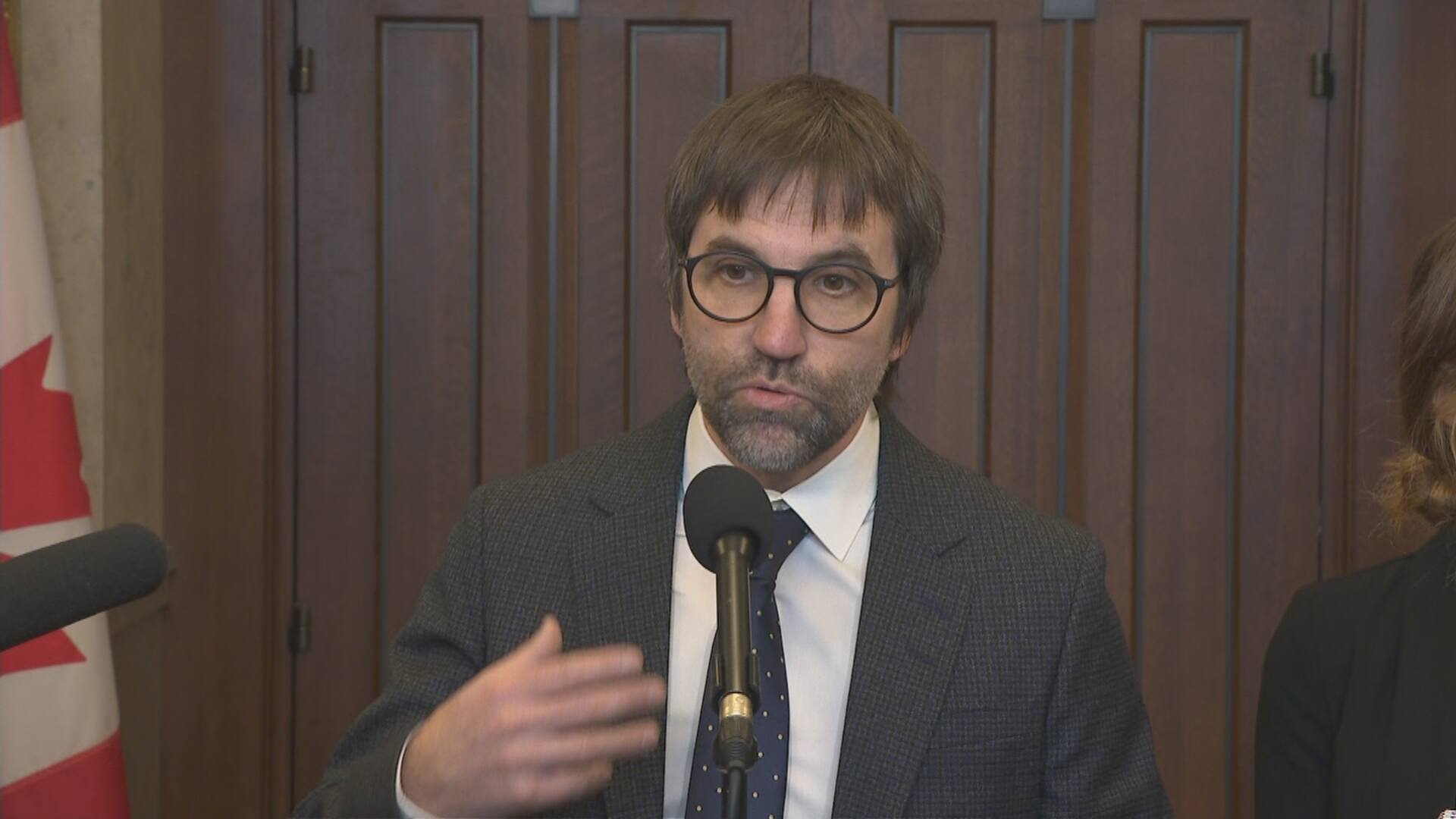 Steven Guilbeault se défend de vouloir censurer les médias d ...