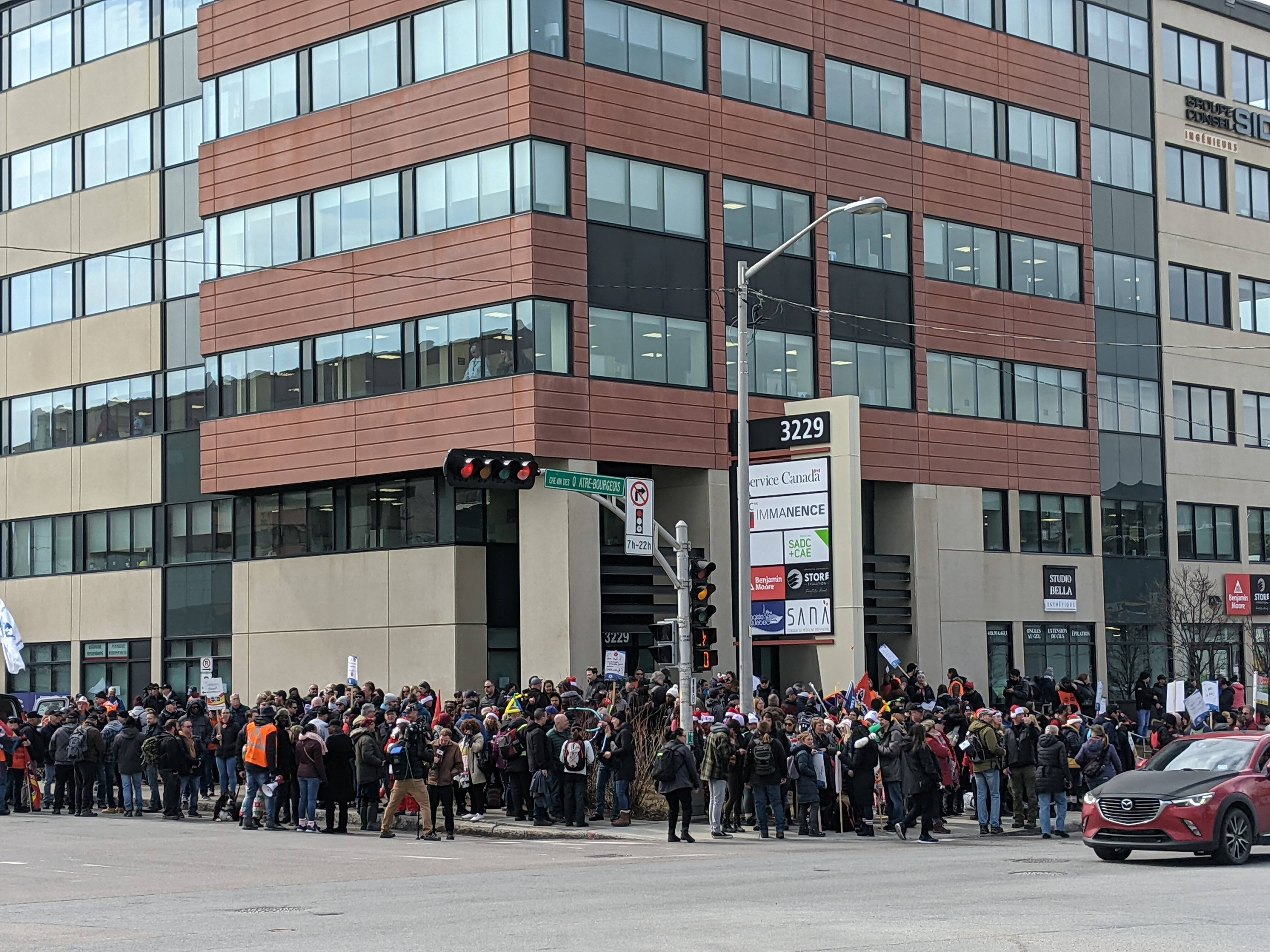 [PHOTOS] Grève des fonctionnaires fédéraux: les esprits s’échauffent à ...