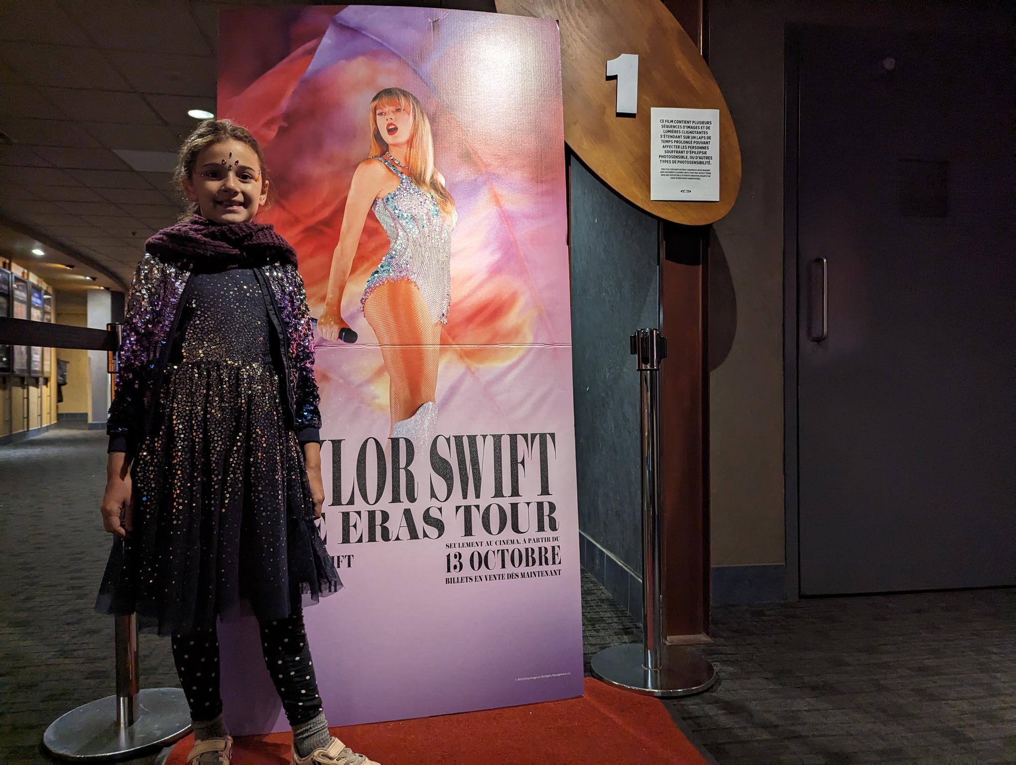 «Taylor Swift: The Eras Tour»: les fans survoltés lors des premières ...