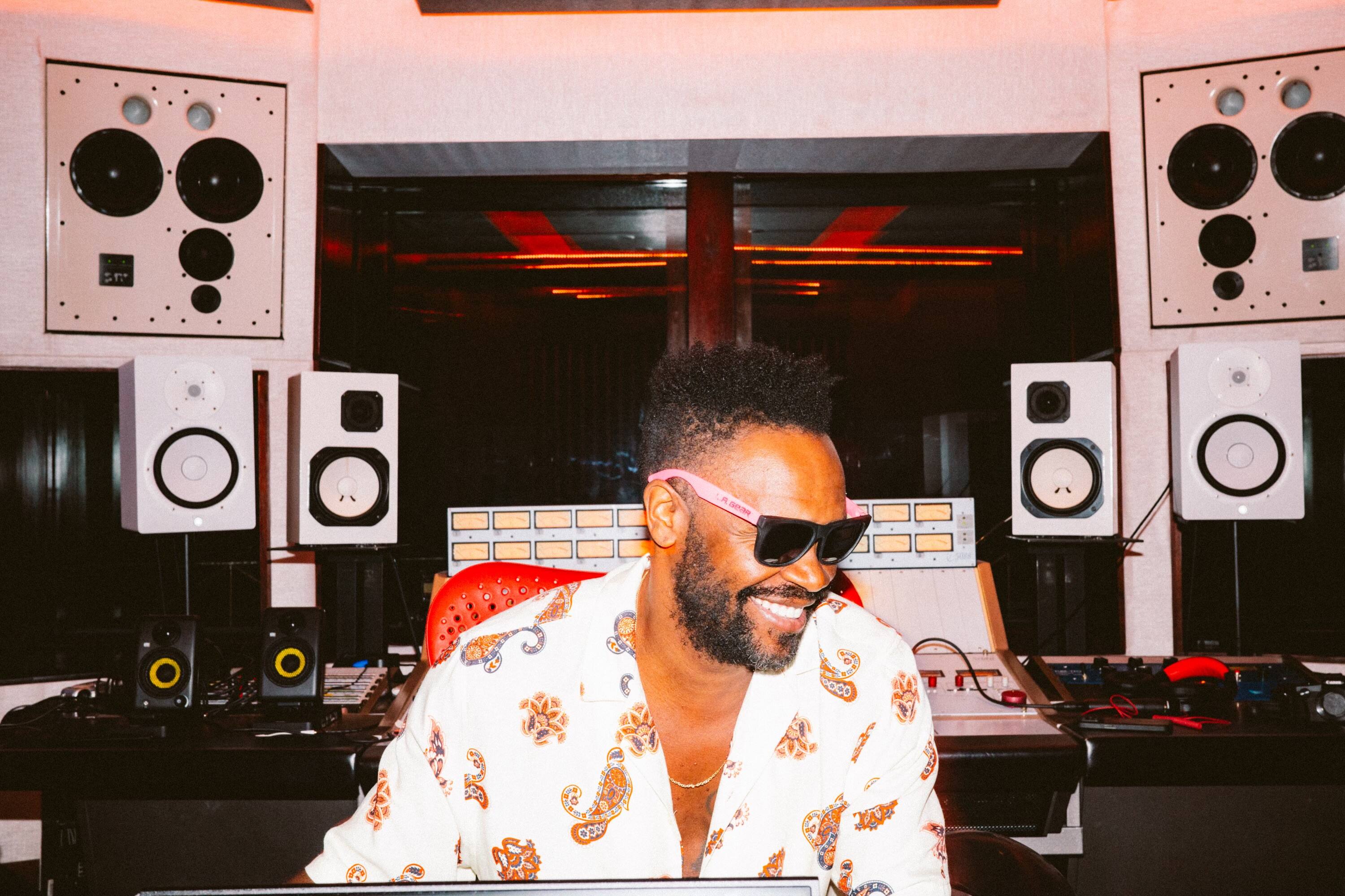 L'animateur et DJ Pierre-Yves Lord s’offre le studio de Mick Jagger en ...