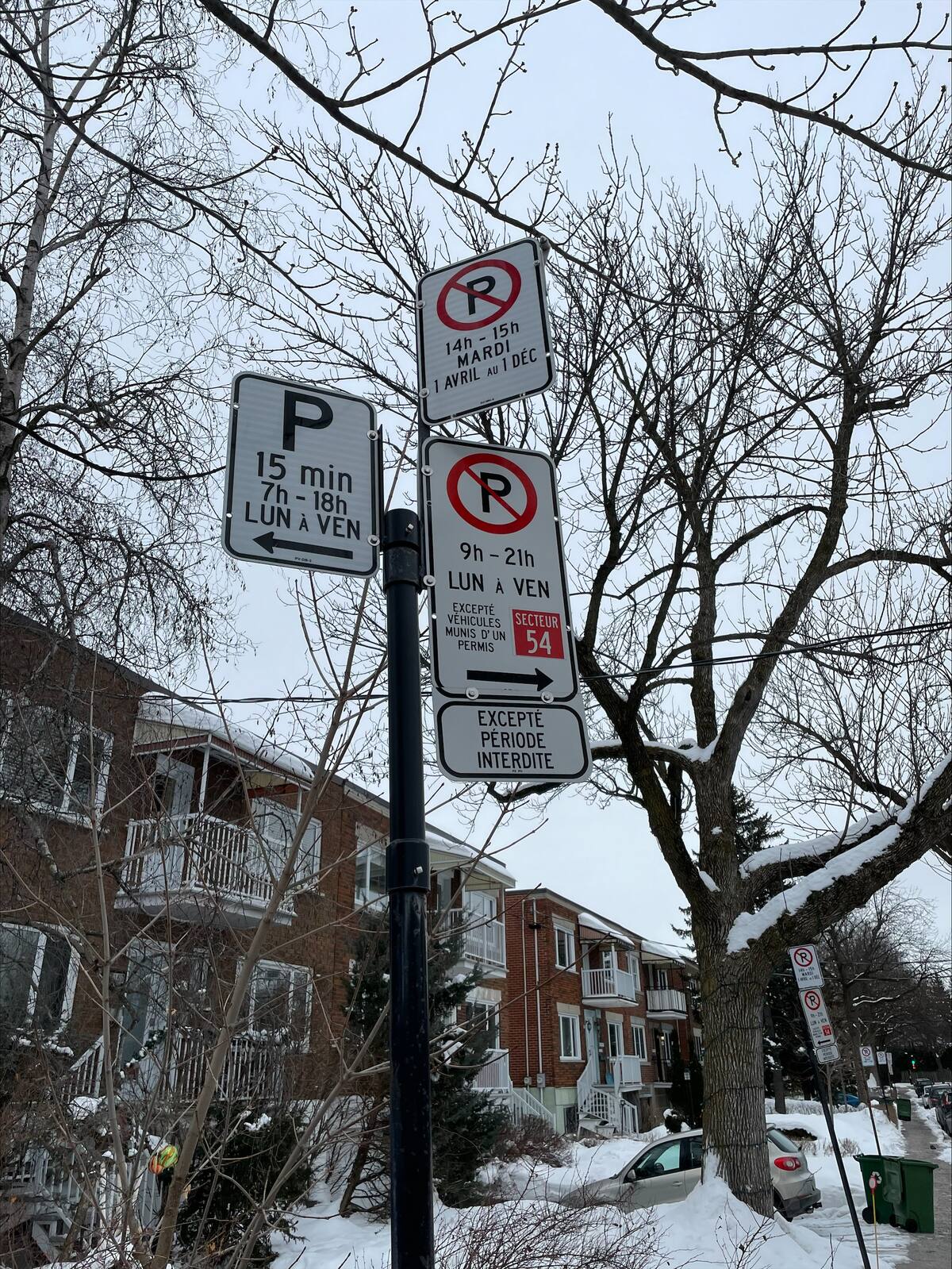 Parking in Montreal: There are a lot of contradictory signs