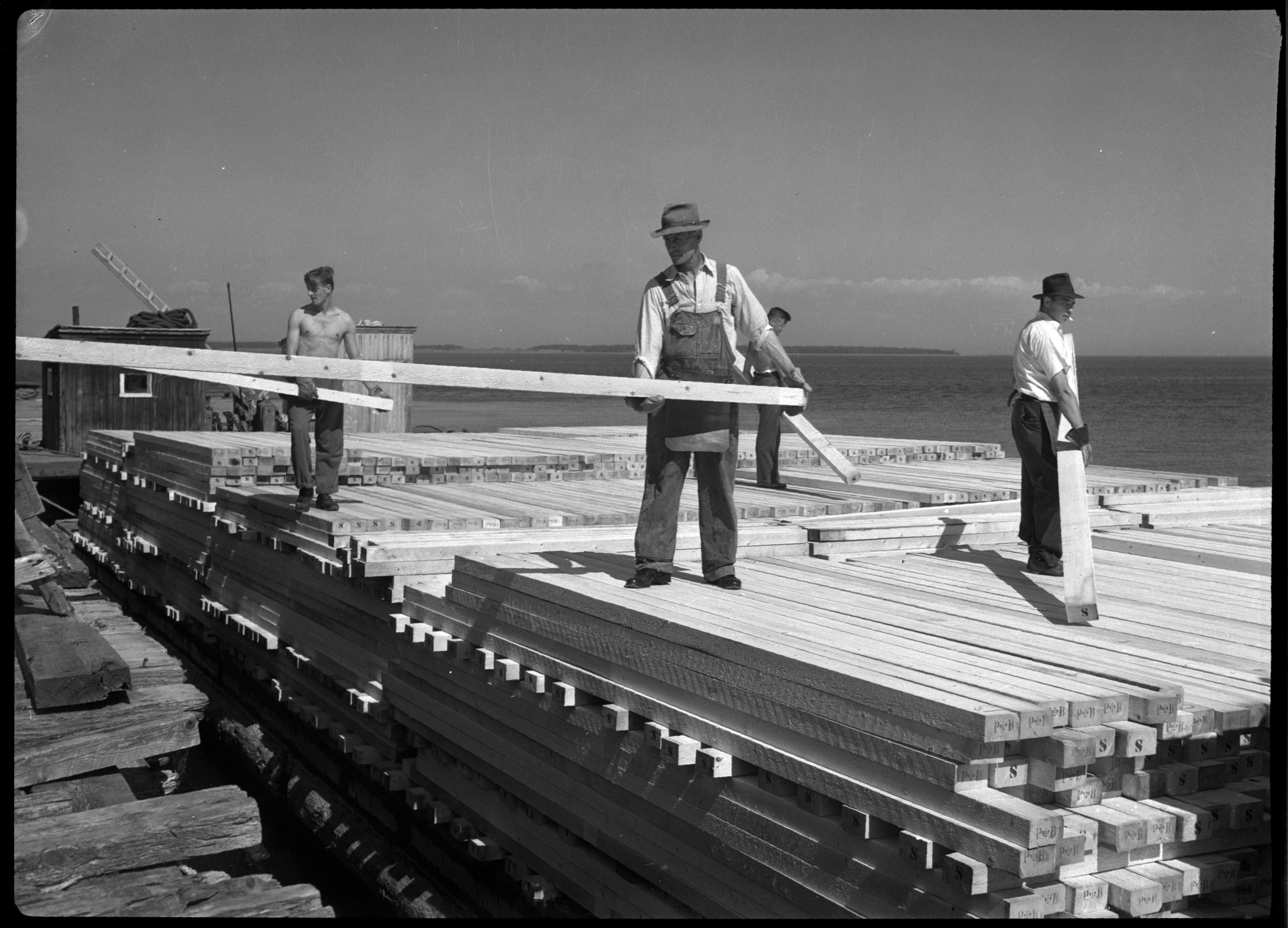 [PHOTOS] Voici 10 usines qui ont forgé le Québec industriel que nous ...