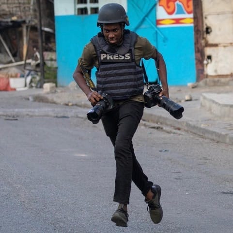 «Oui, c’est dangereux, mais je n’ai pas peur», confie le photographe ...