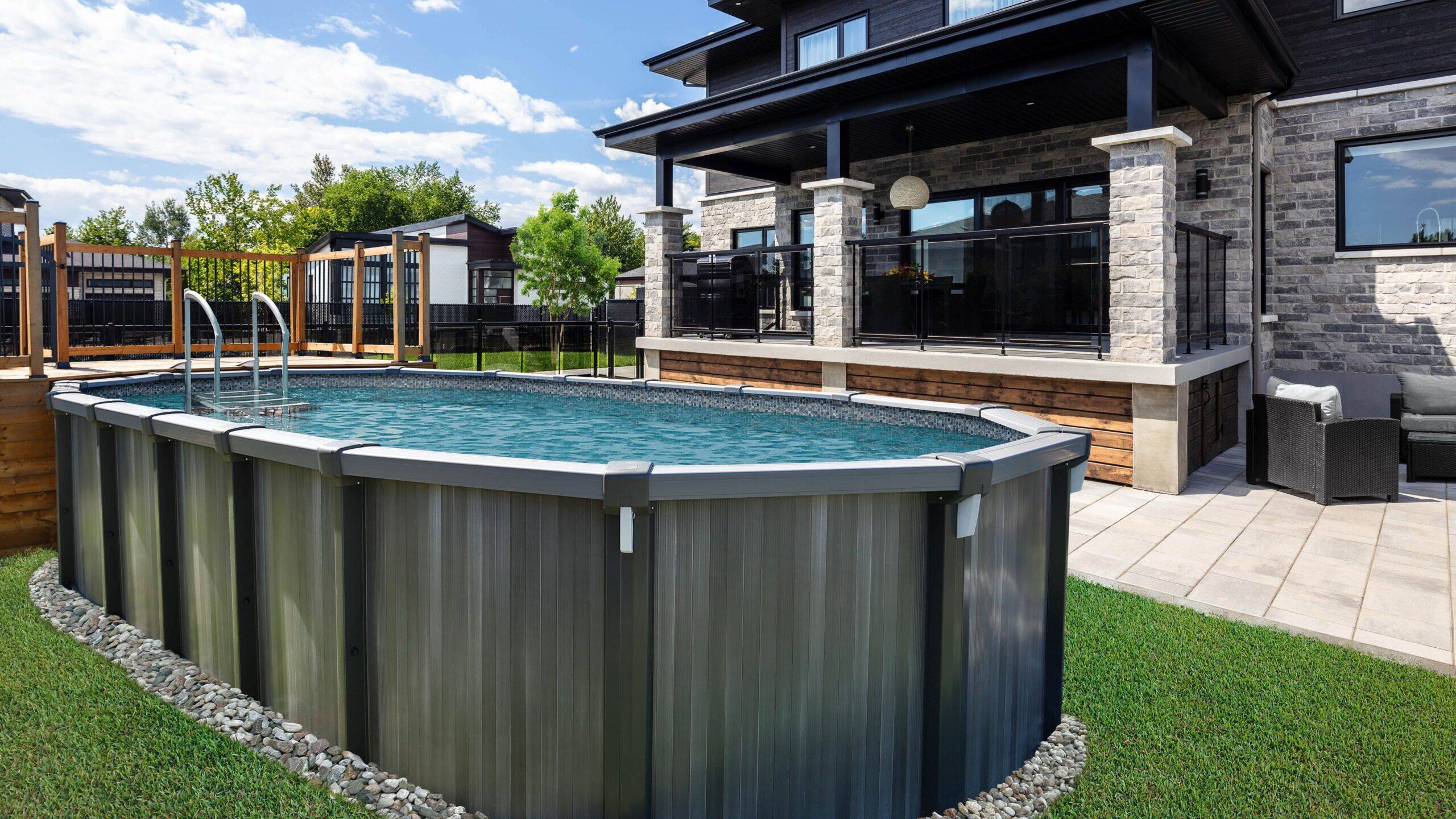 Voici combien coûte une piscine hors terre en 2024 | Salut Bonjour