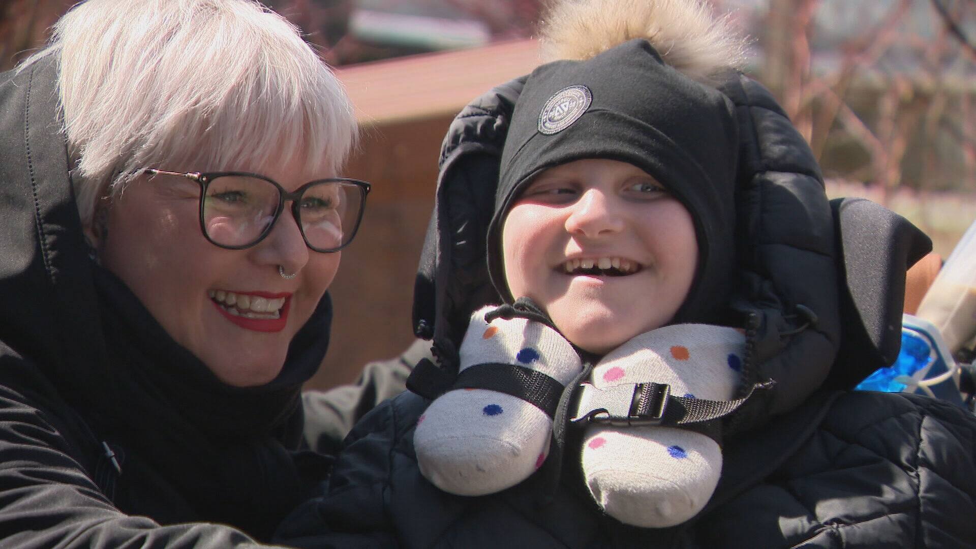 Syndrome FOXG1 : L'Aquarium du Québec rend hommage à une petite fille ...