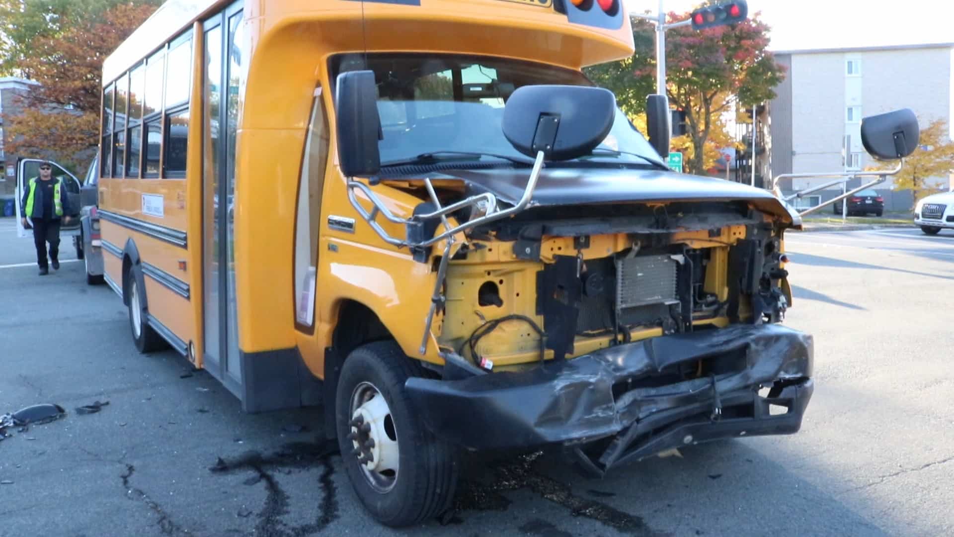 Un minibus scolaire impliqué dans une collision à Québec | TVA Nouvelles