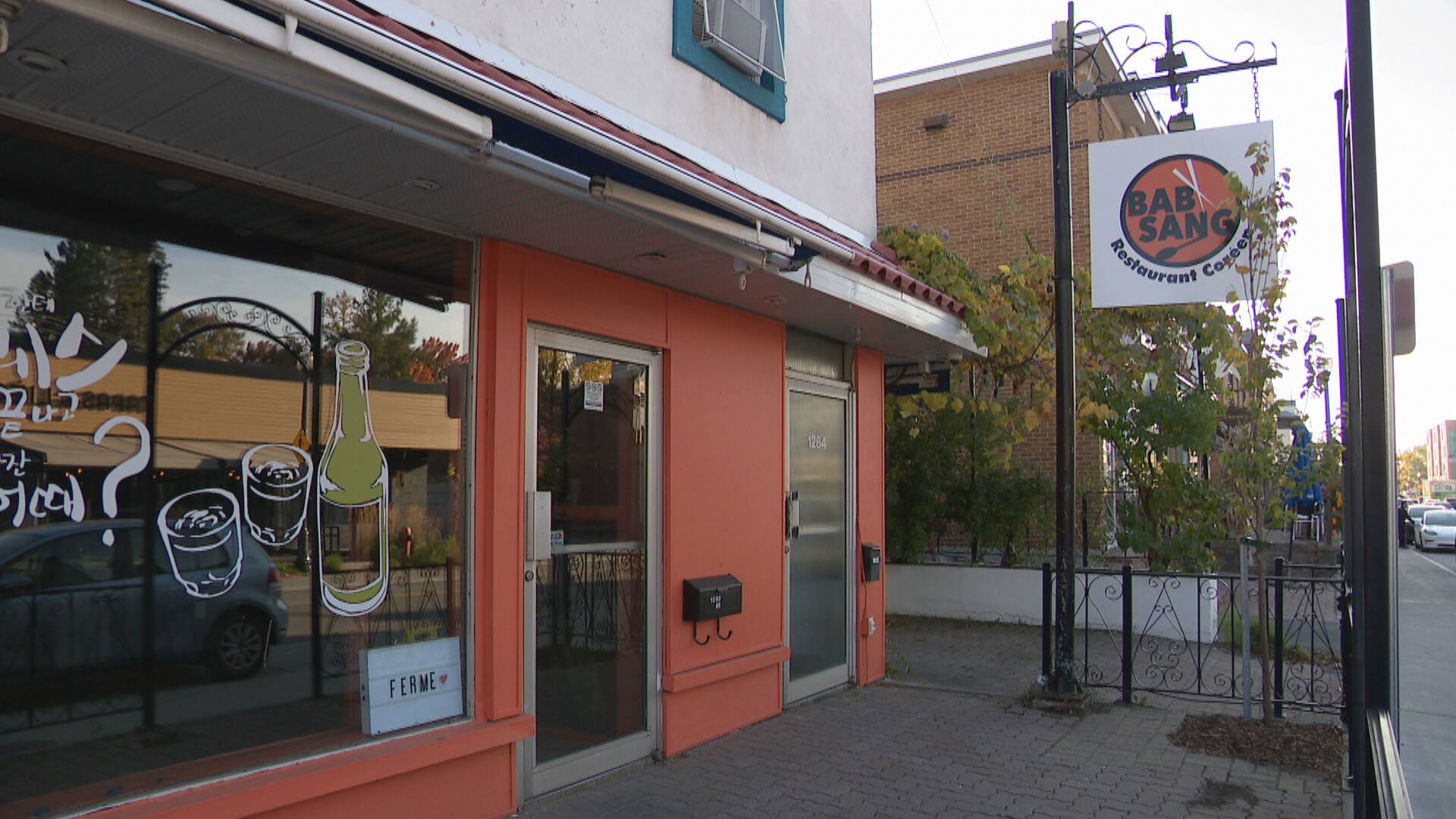 «Inacceptable» de ne pas être servi en français au restaurant, dit ...