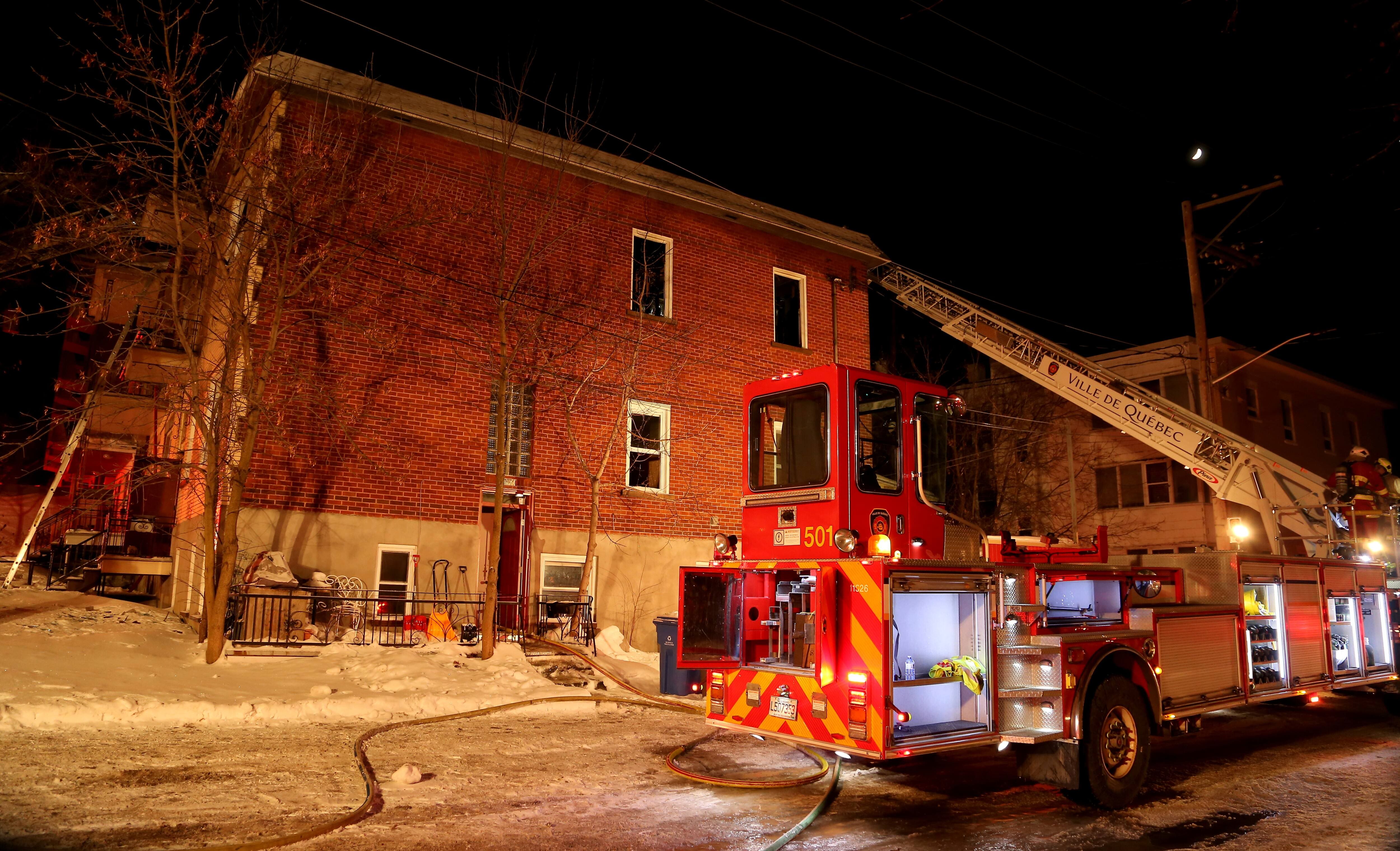[EN IMAGES] Environ 50 pompiers pour une 3e alarme à Québec | JDQ