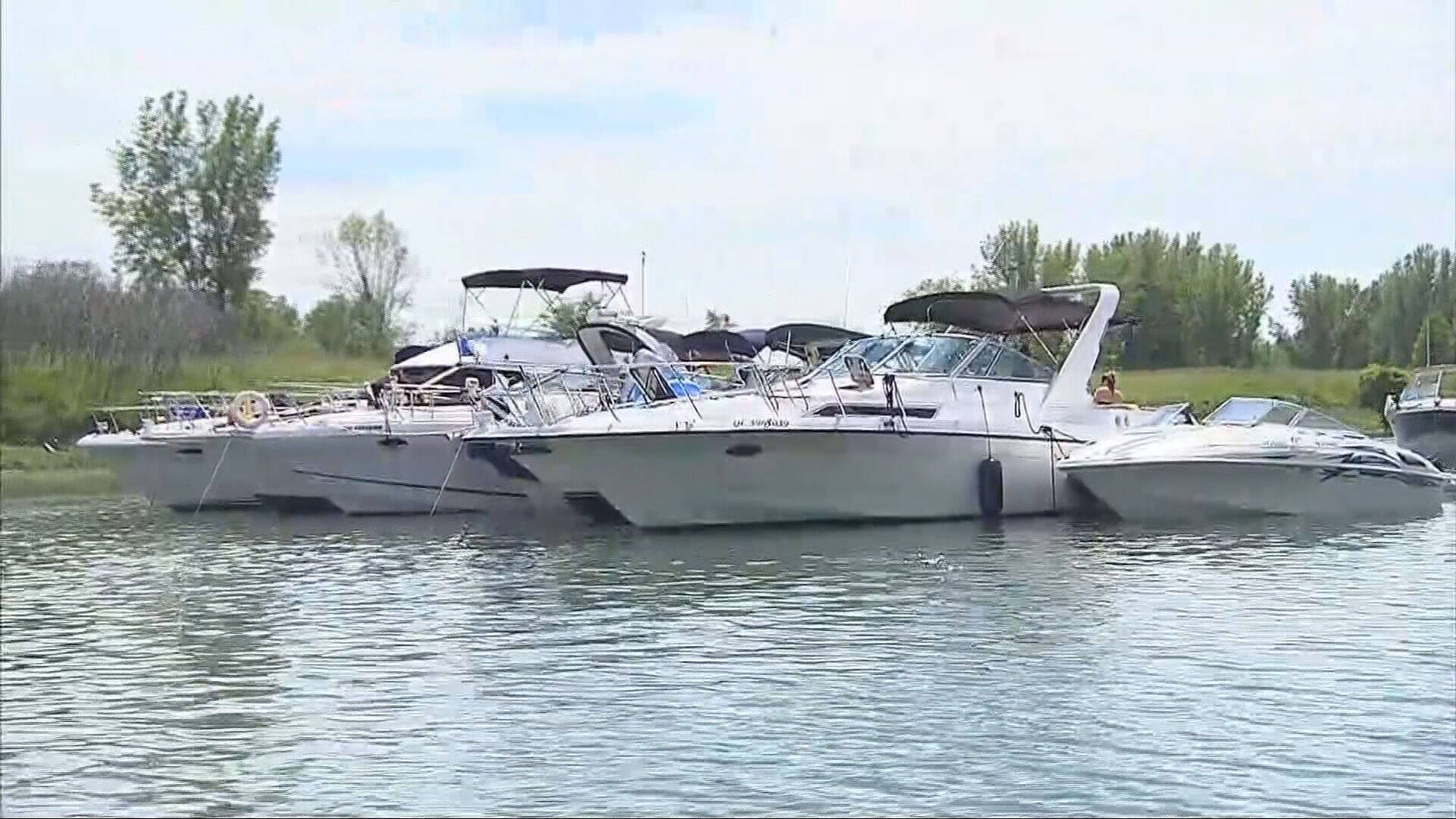 «Comportements dangereux»: les rassemblements de bateaux à moteur aux ...