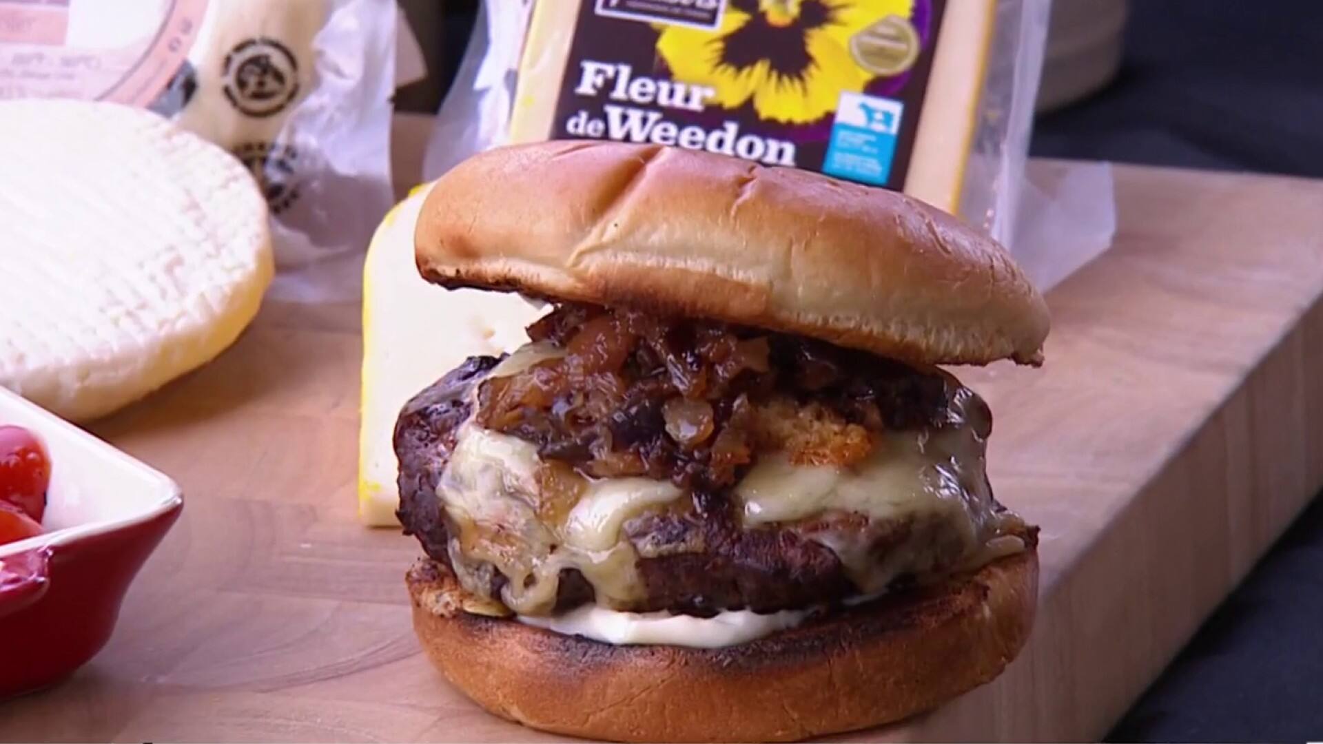 Une délicieuse recette de burger au fromage le fleur de weedon et ...