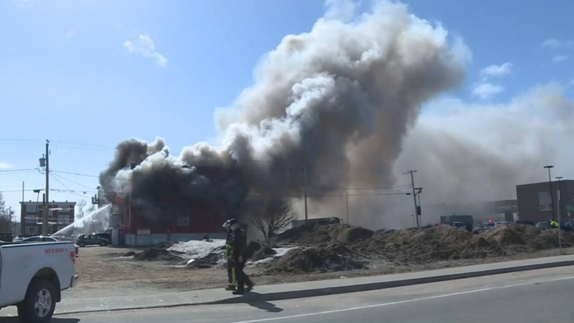 EN IMAGES | Violent incendie à Sept-Îles | TVA Nouvelles