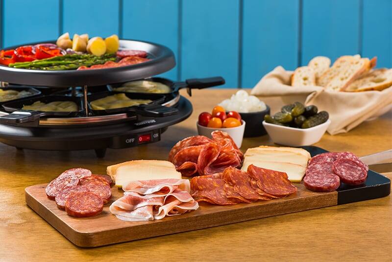 5 ingrédients originaux pour une raclette réussie | Salut Bonjour