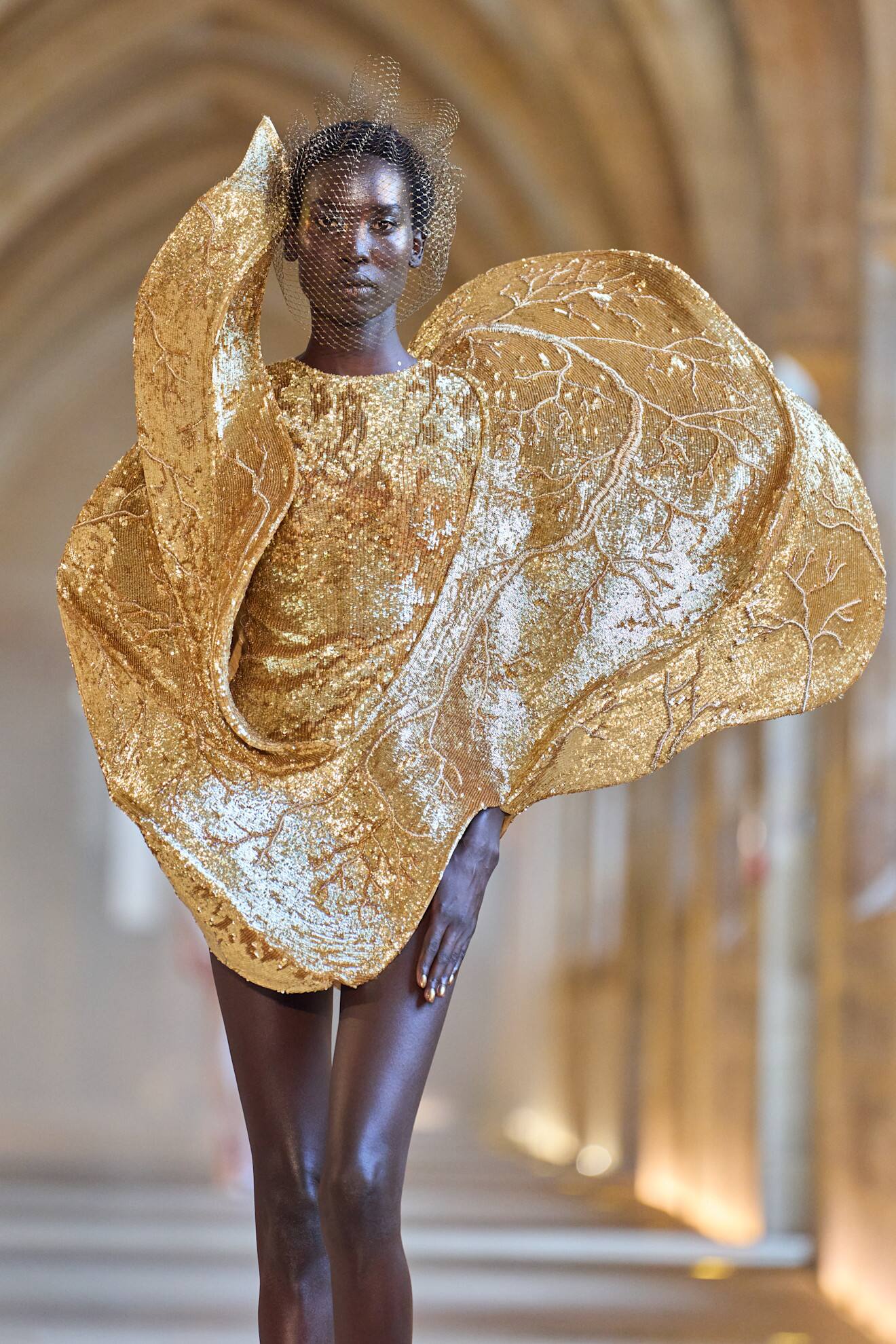 Les looks les plus époustouflants de la Semaine de la haute couture à Paris | Clin d'œil