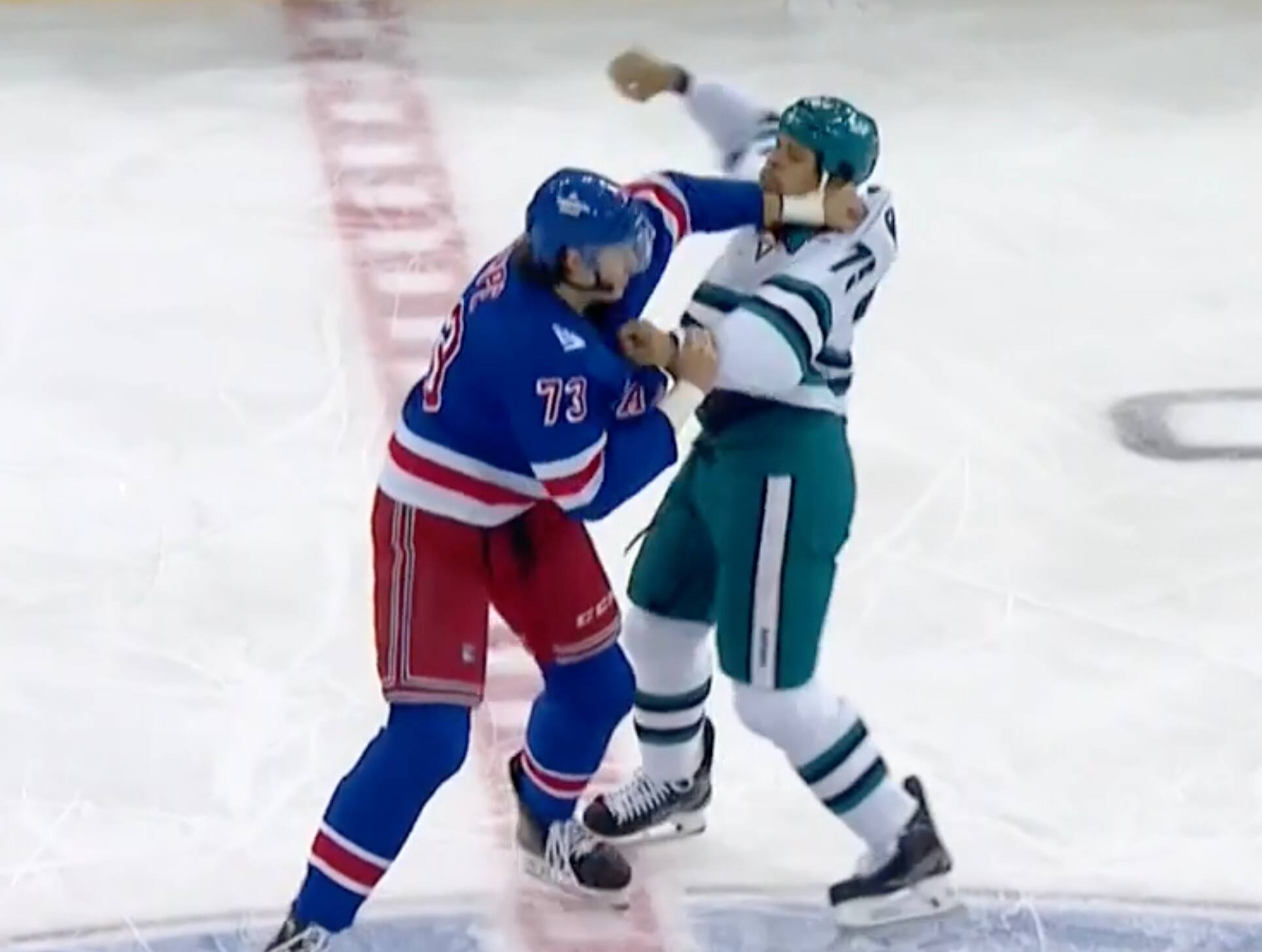 À VOIR: un combat de poids lourds entre Matt Rempe et Ryan Reaves - TVA ...