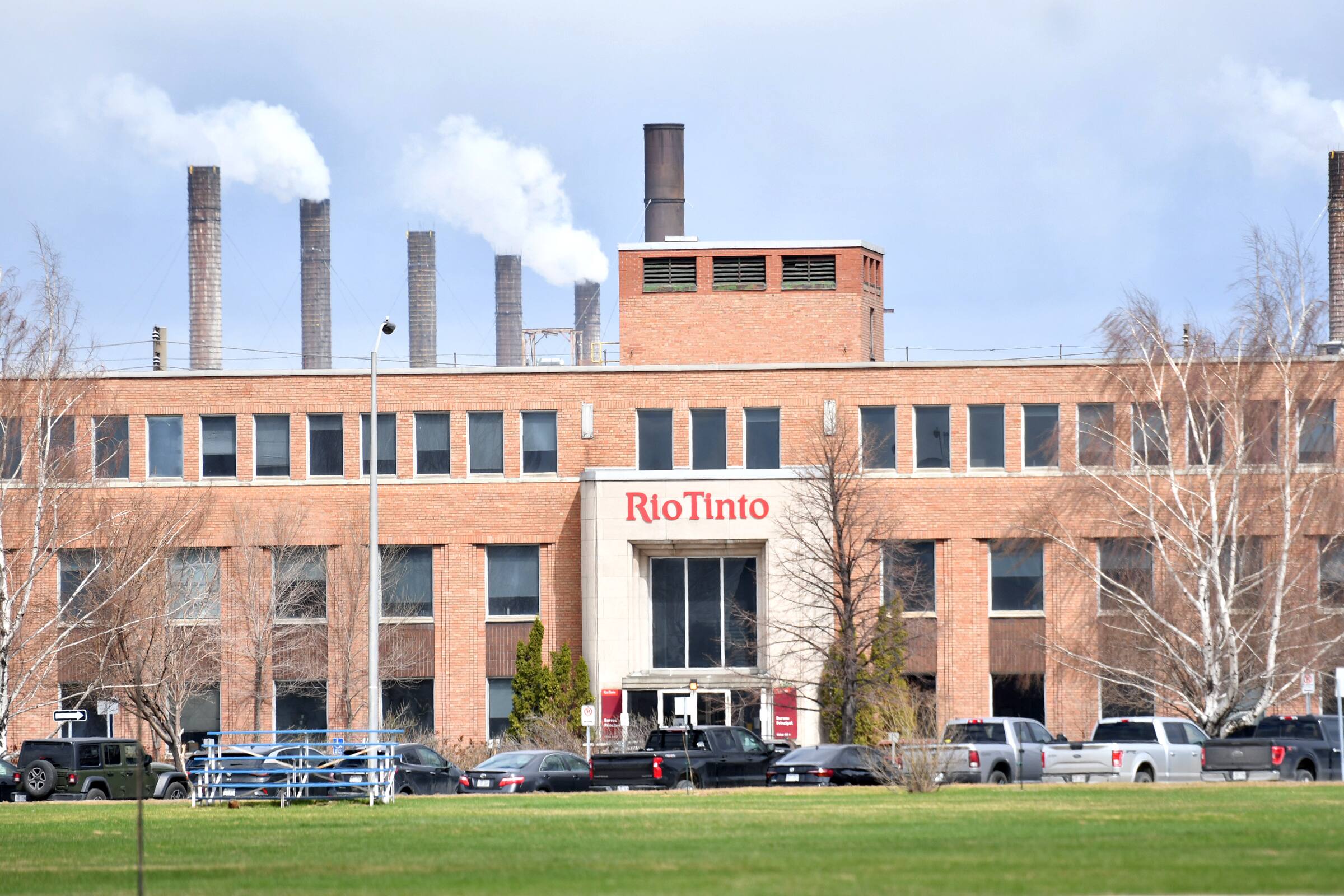 Rejets de polluants: l’aluminerie Arvida de Rio Tinto visée par une ...