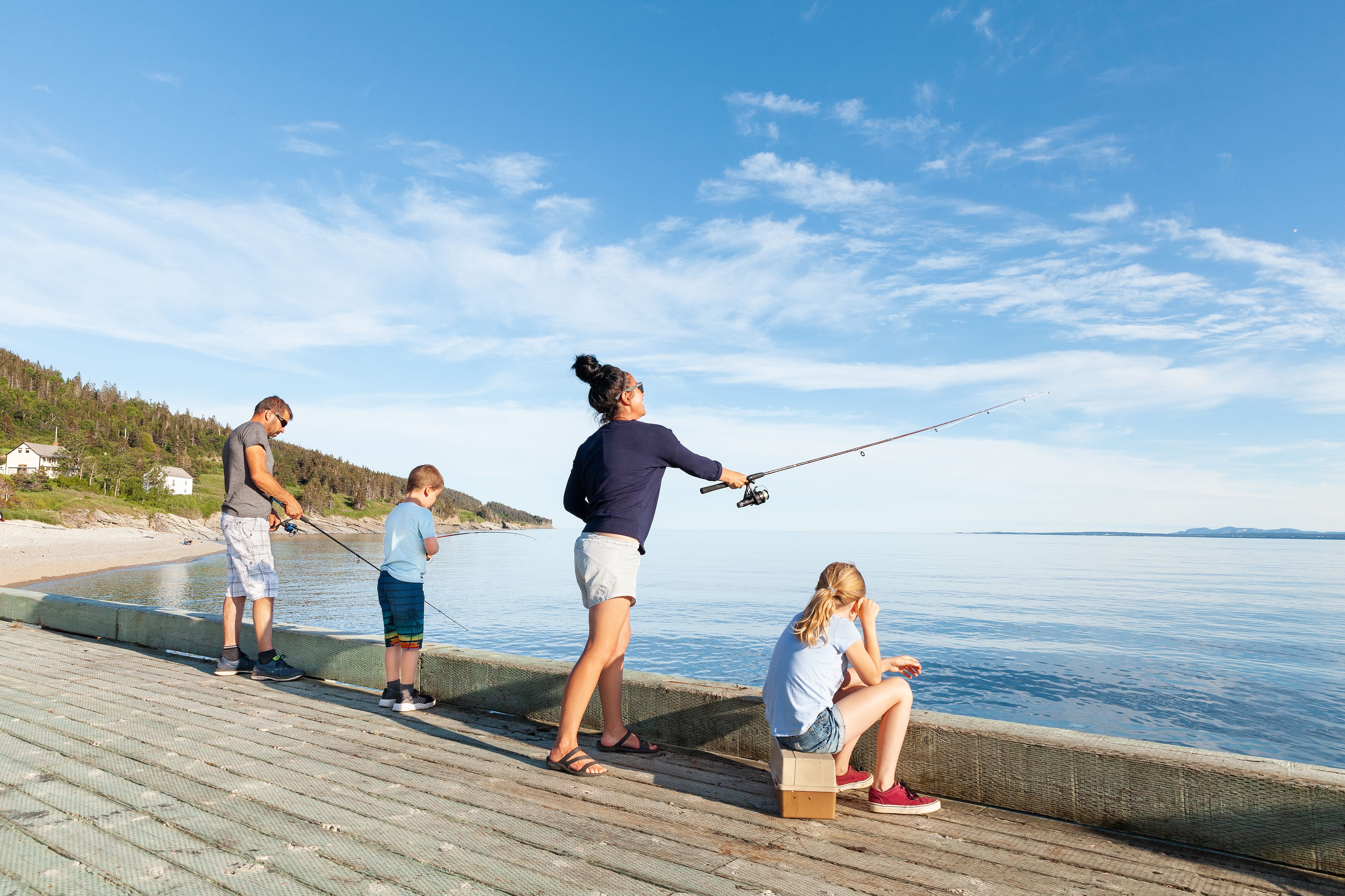 Pêcher en Gaspésie depuis les quais et les plages | JDM