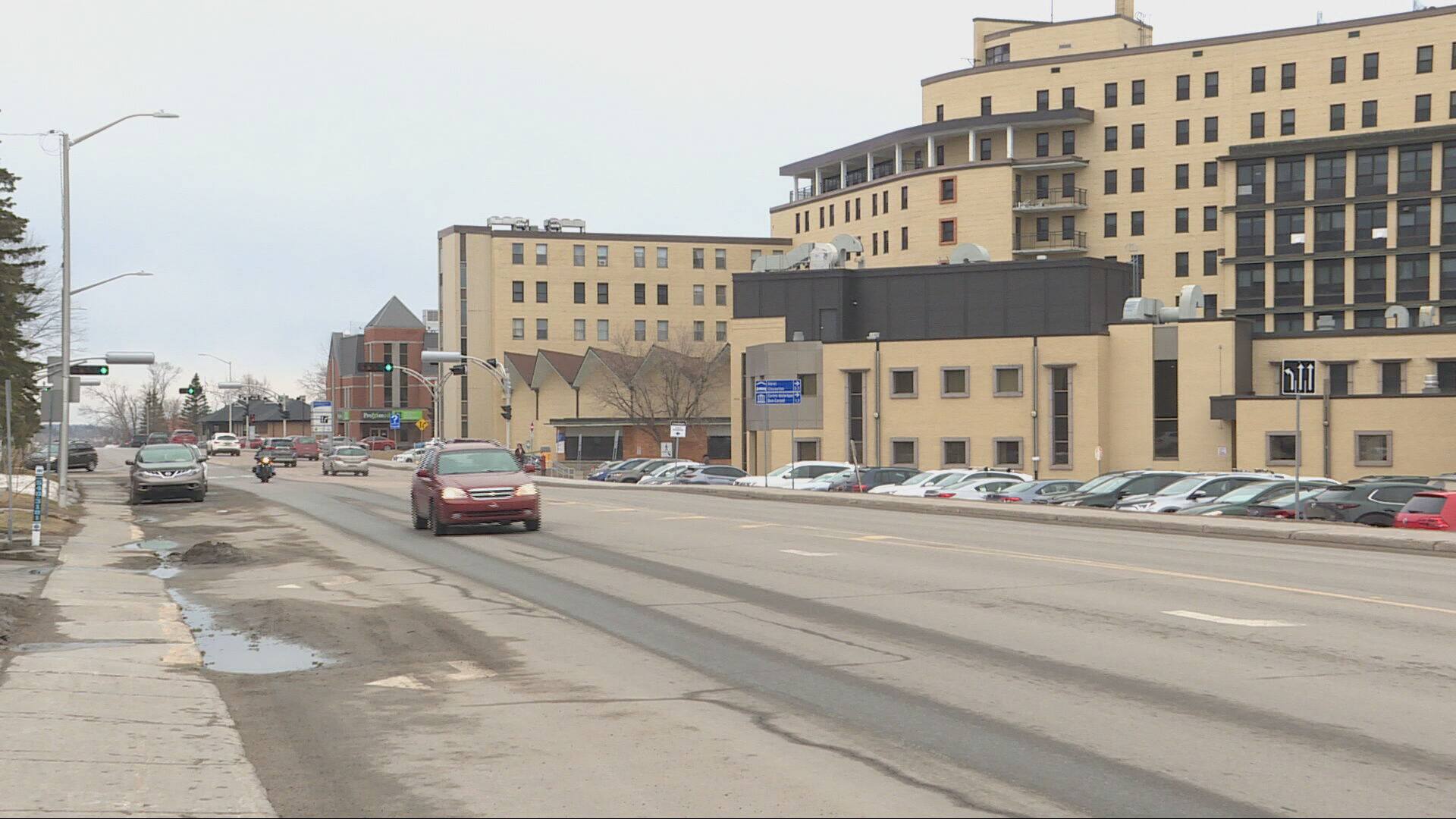 Plus de 900 M$ en santé: Québec passe à l'action à Chicoutimi et ...