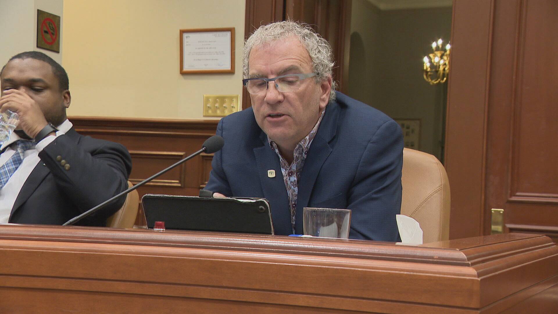 Un conseiller municipal déposera une demande de moratoire officielle à ...